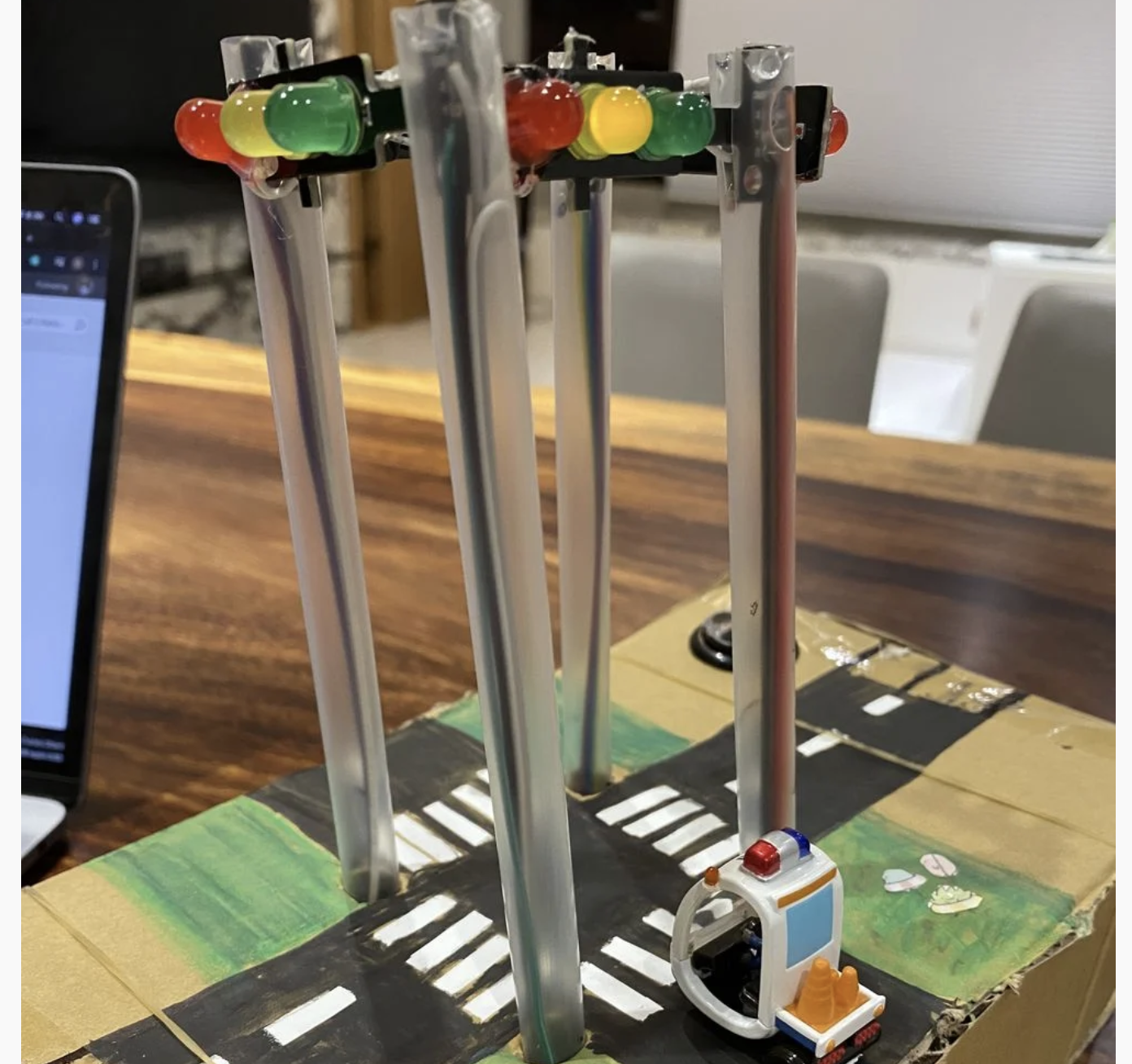 Traffic Light on the Cross Road : 3 Steps - Instructables