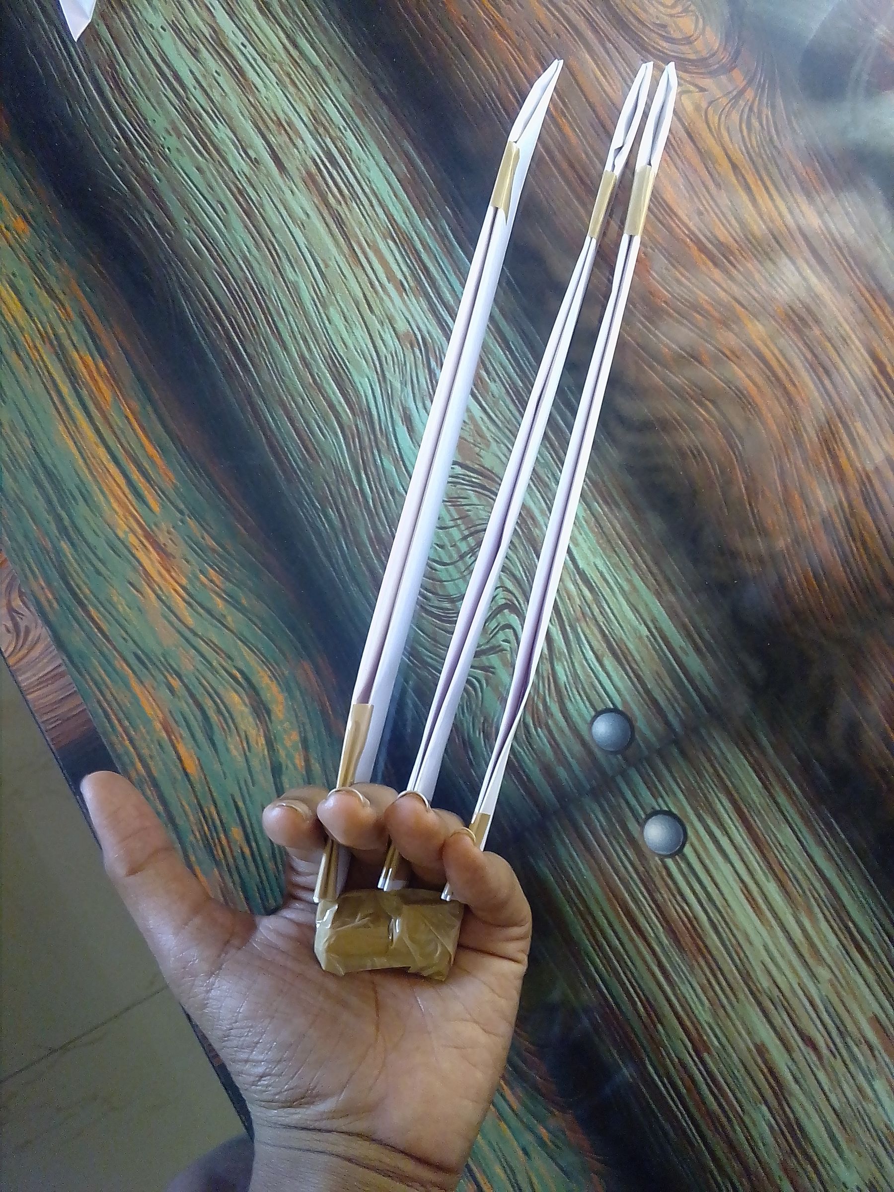 Wolverine Claws Out of Paper : 5 Steps (with Pictures) - Instructables