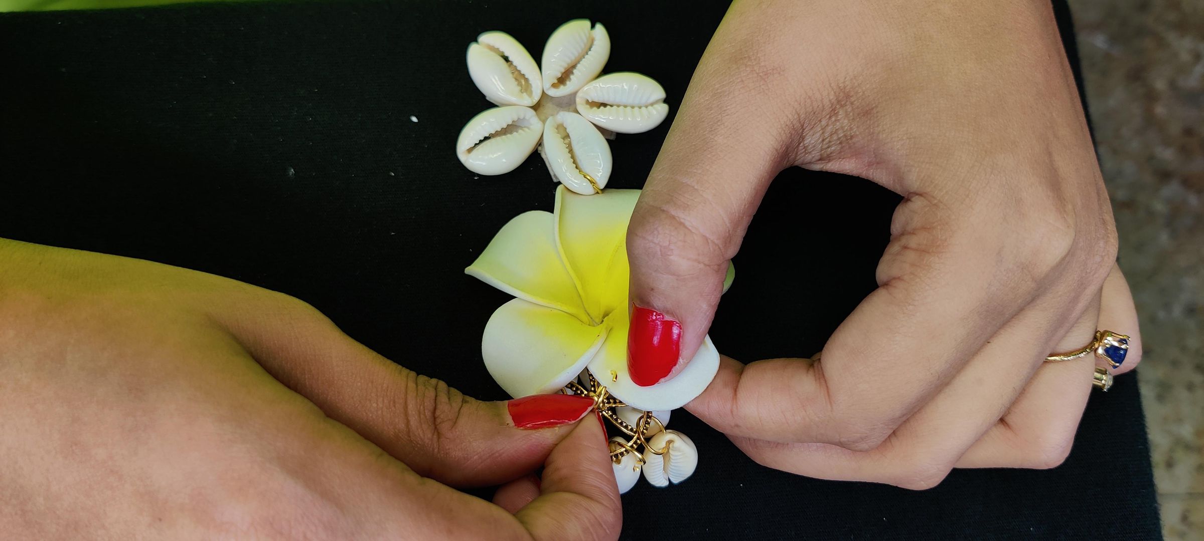 Floral Elegance - Seashell-inspired Fashion Jewelry for Effortless Chic : 4 Steps - Instructables