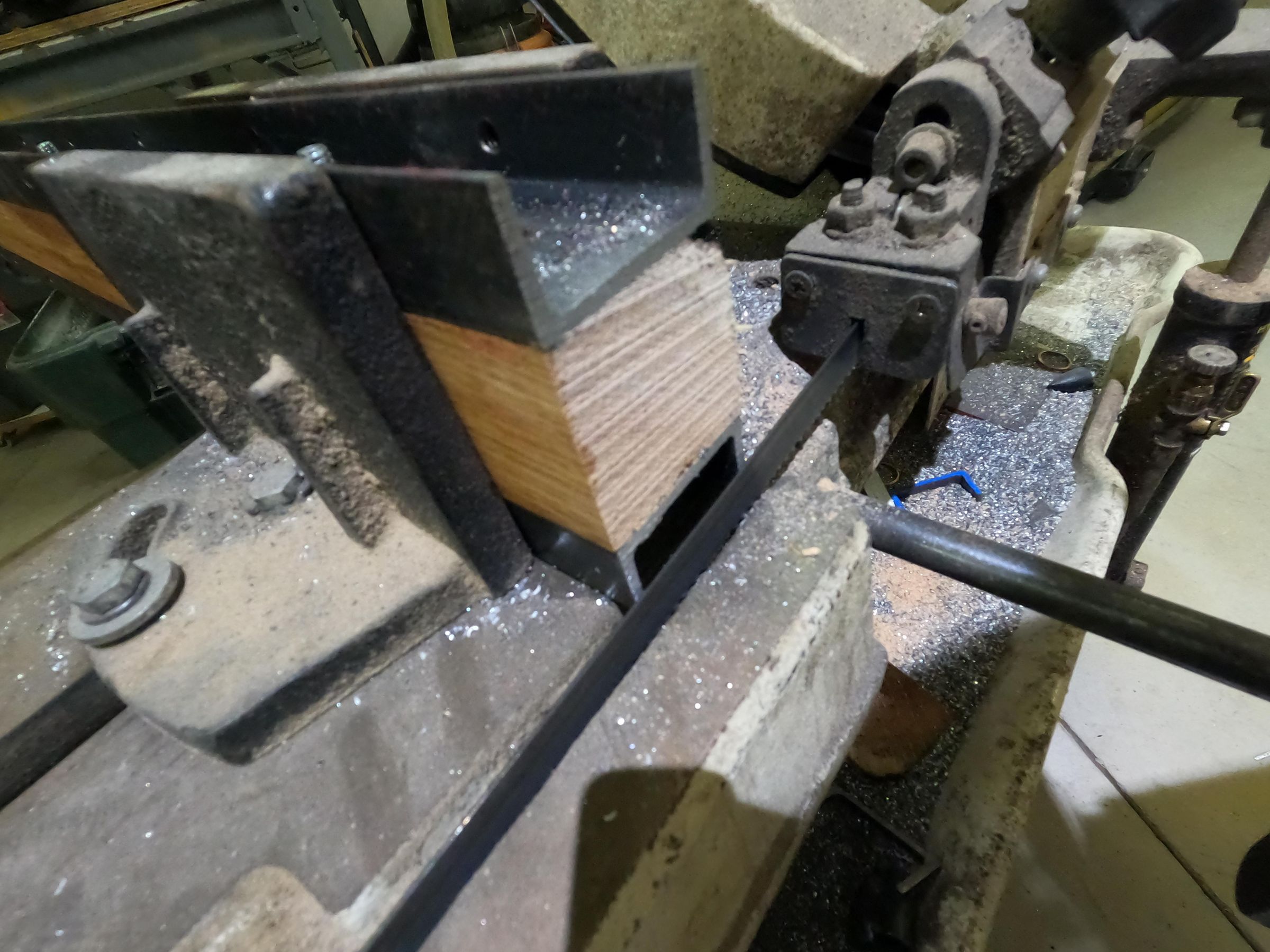 Multi-Clamp Glue-Up Jig for Fabricating DIY Wood Beams AKA a ...