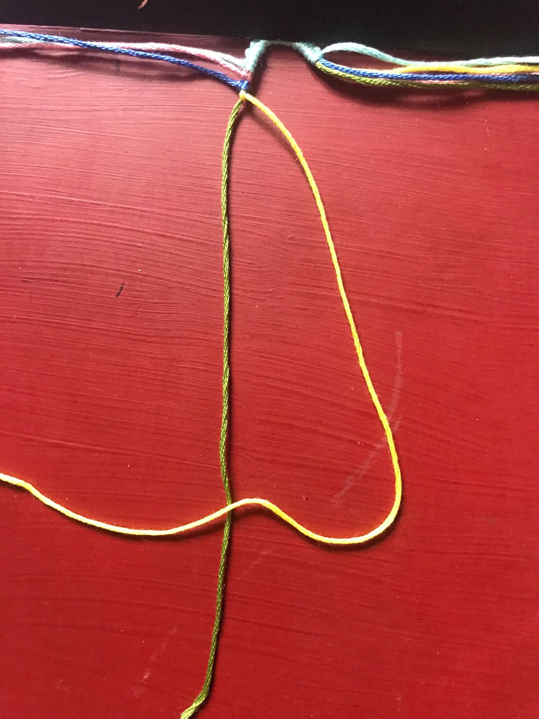 Friendship Bracelet With Teardrop Loop and Triangle Ending : 7 Steps - Instructables