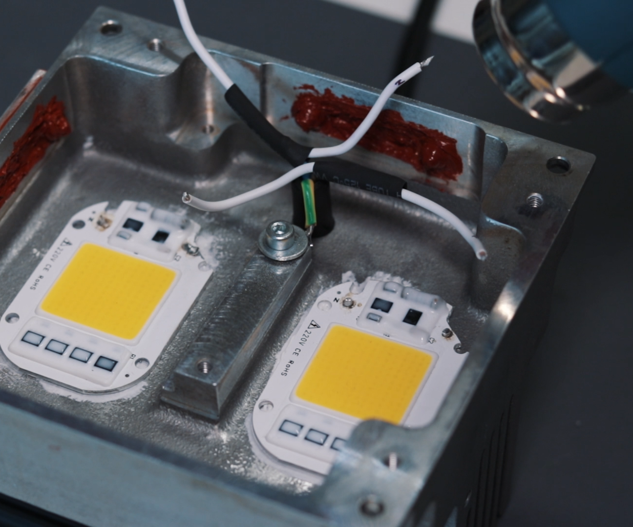 DIY FLOODLIGHT W/AC LEDs (+EFFICIENCY VS DC LEDs) : 21 Steps (with ...