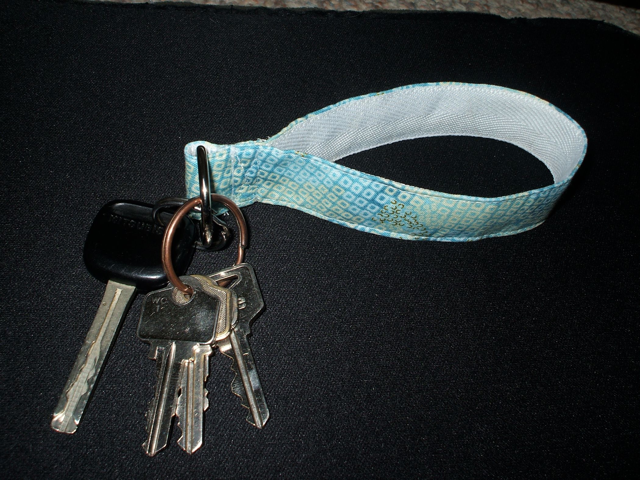 Keychain Wristlet - D Ring Version : 6 Steps - Instructables
