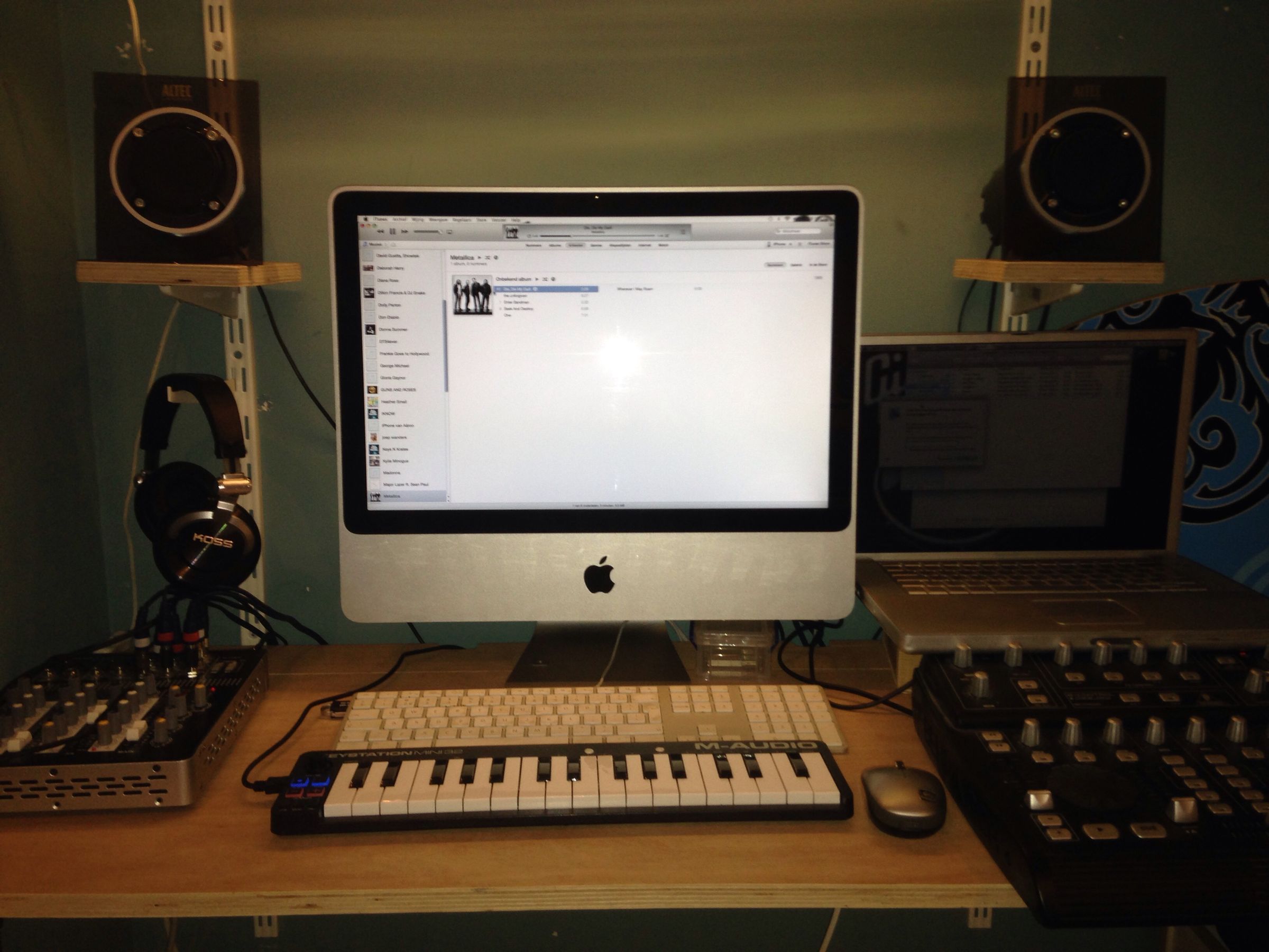 Simple and Cheap Studio Desk : 5 Steps - Instructables