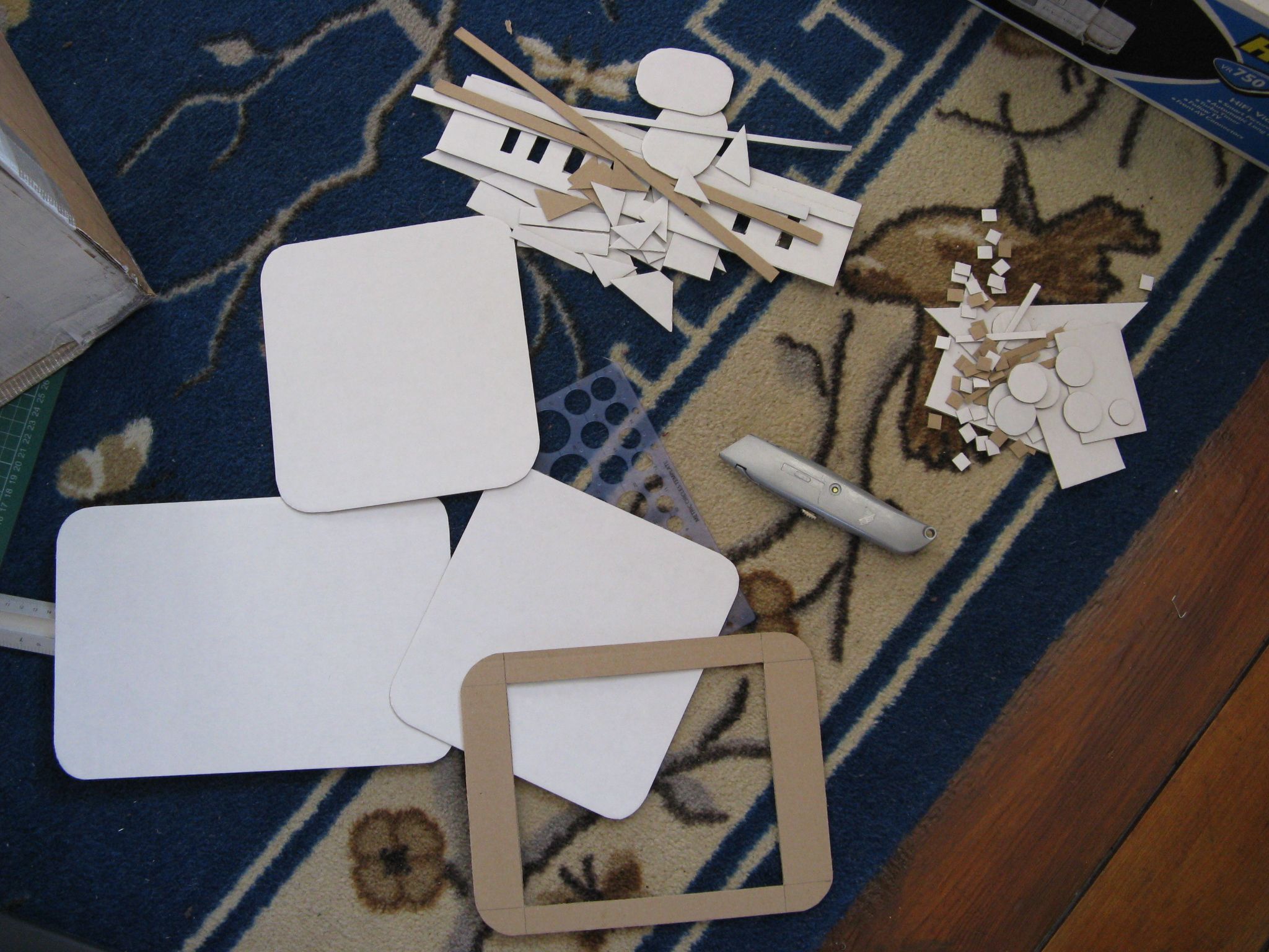 Spaceship for Kids Fold-able Made From Cardboard : 5 Steps (with ...