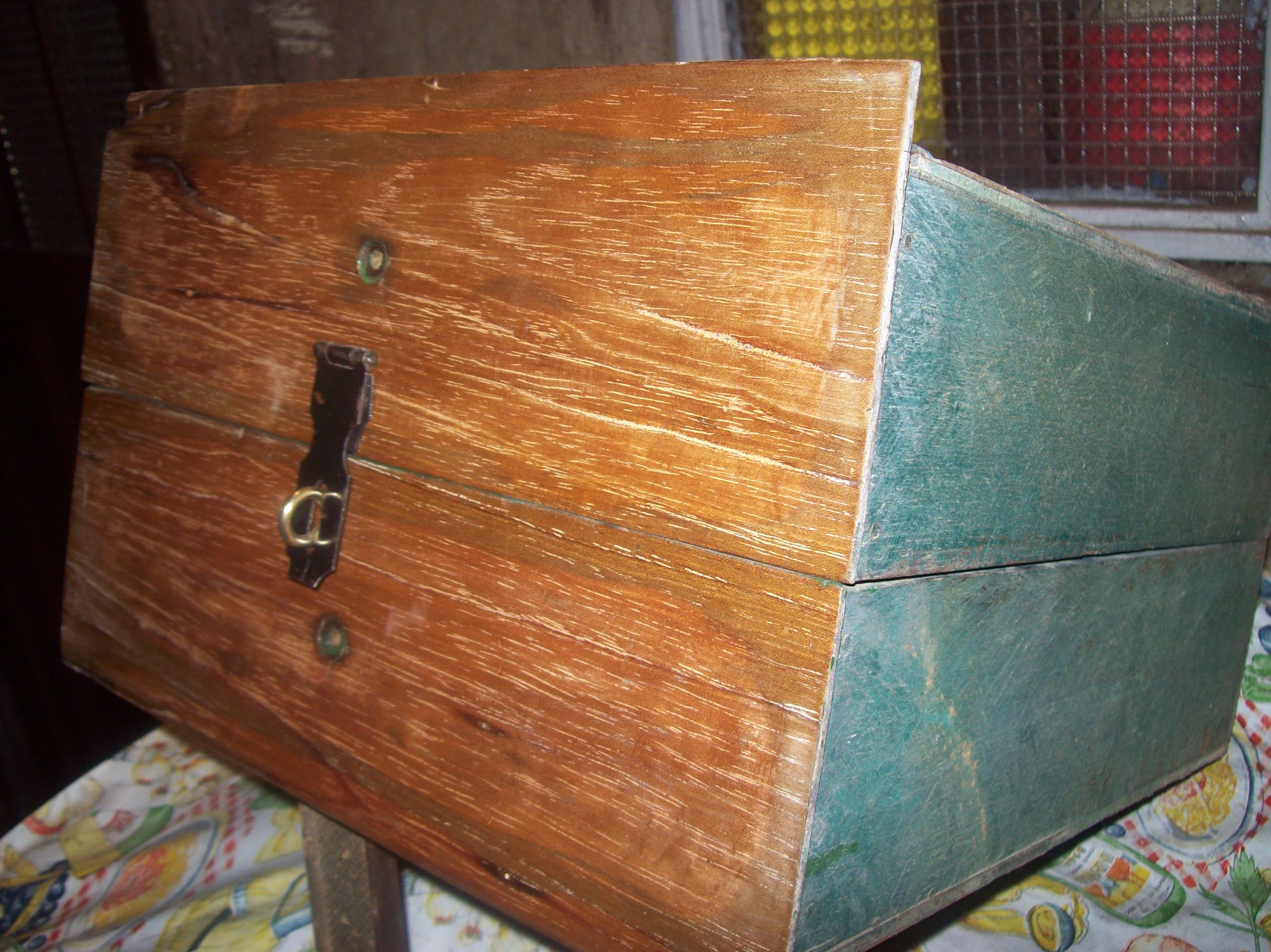 Design Reusing Scrapped Furniture. : 3 Steps - Instructables