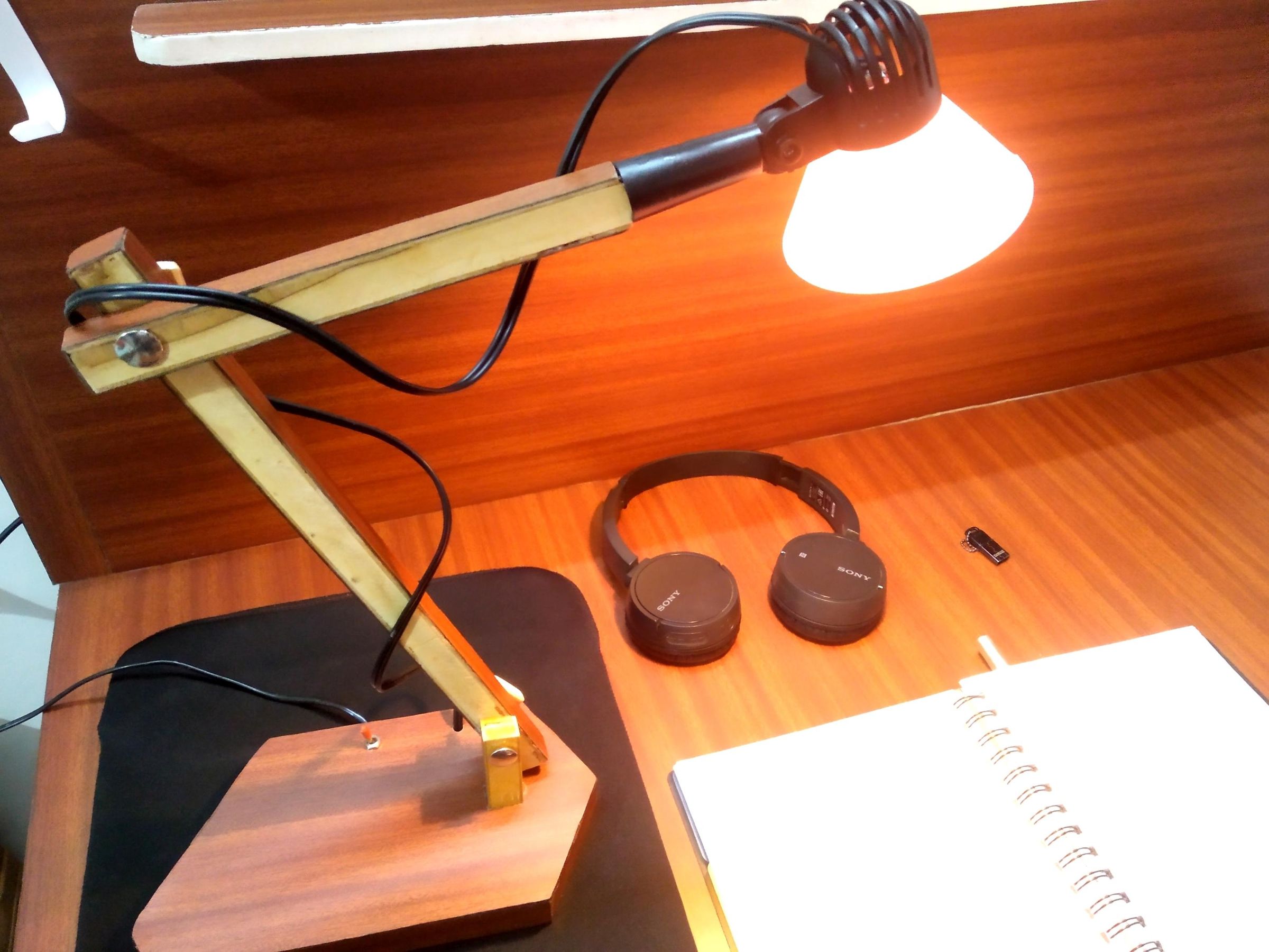 Desk Lamp Using Scrap Wood : 9 Steps - Instructables
