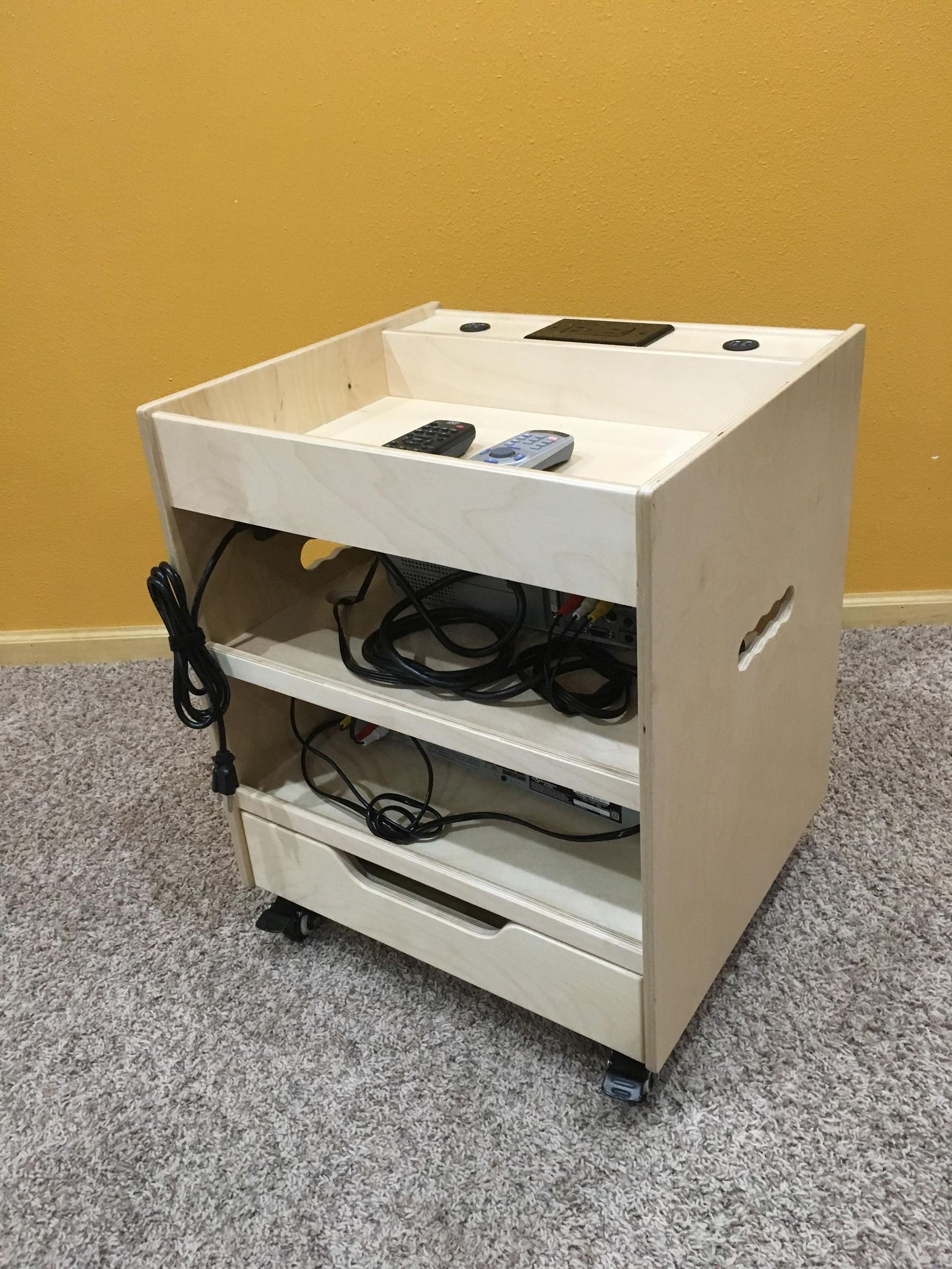 Backyard Movie Theater Cart : 14 Steps (with Pictures) - Instructables