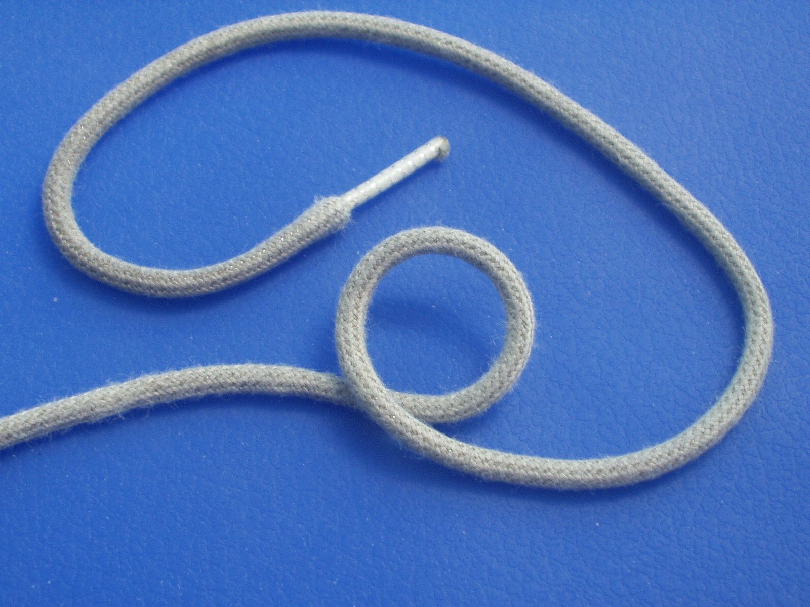 Wordless Tutorial III - Single Strand Diamond Stopper Knot : 12 Steps ...