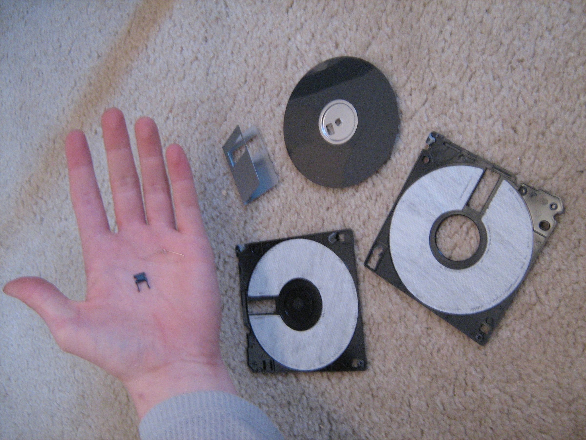 Christmas Bow / Flower From Floppy Disks : 7 Steps (with Pictures ...