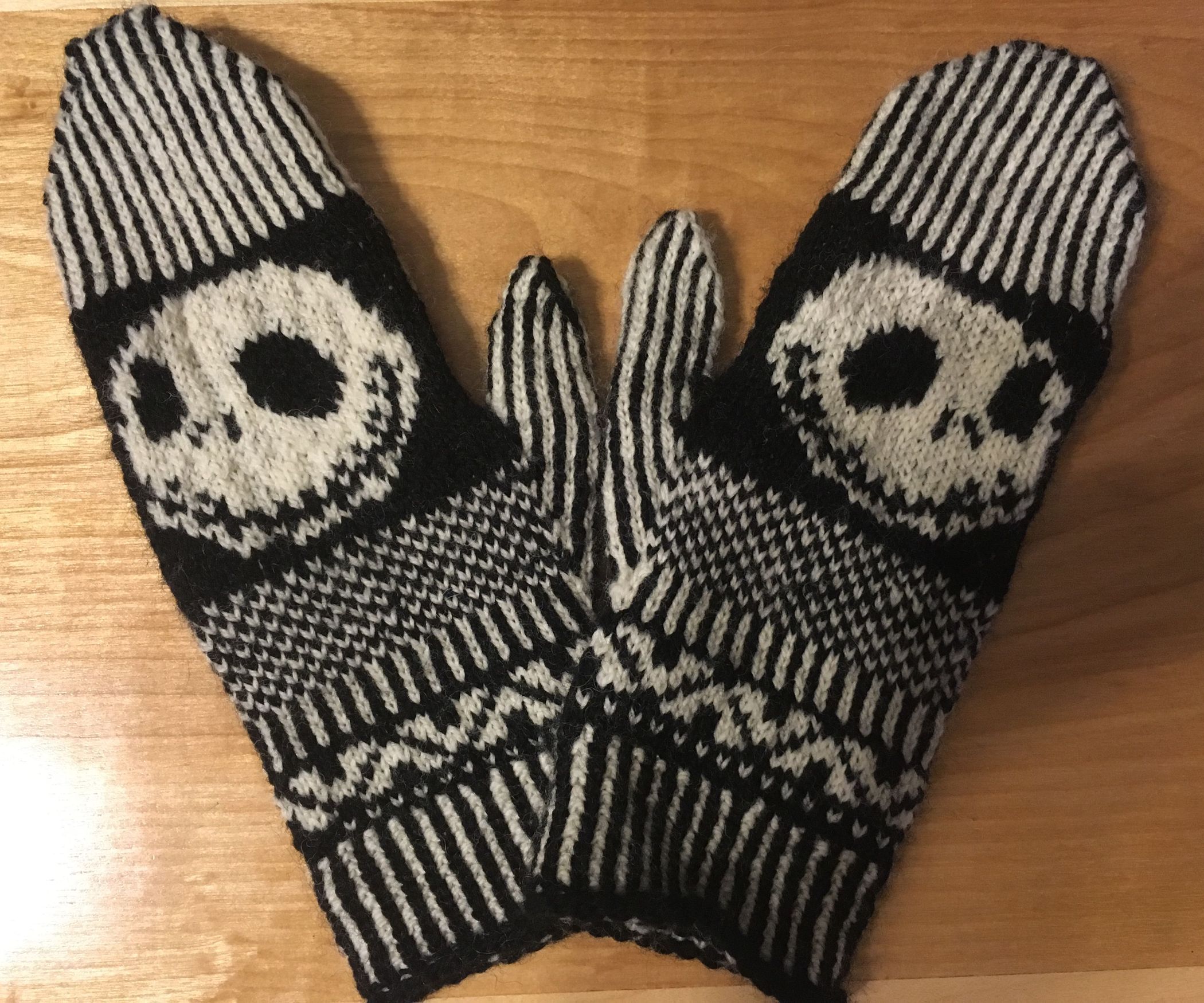 Jack Skellington Mittens : 10 Steps (with Pictures) - Instructables