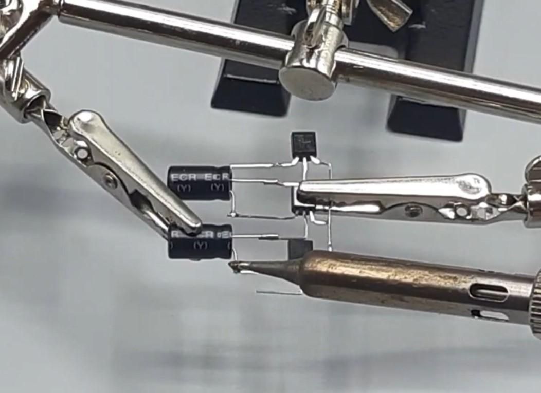 LED Chaser Circuit Without IC : 8 Steps (with Pictures) - Instructables