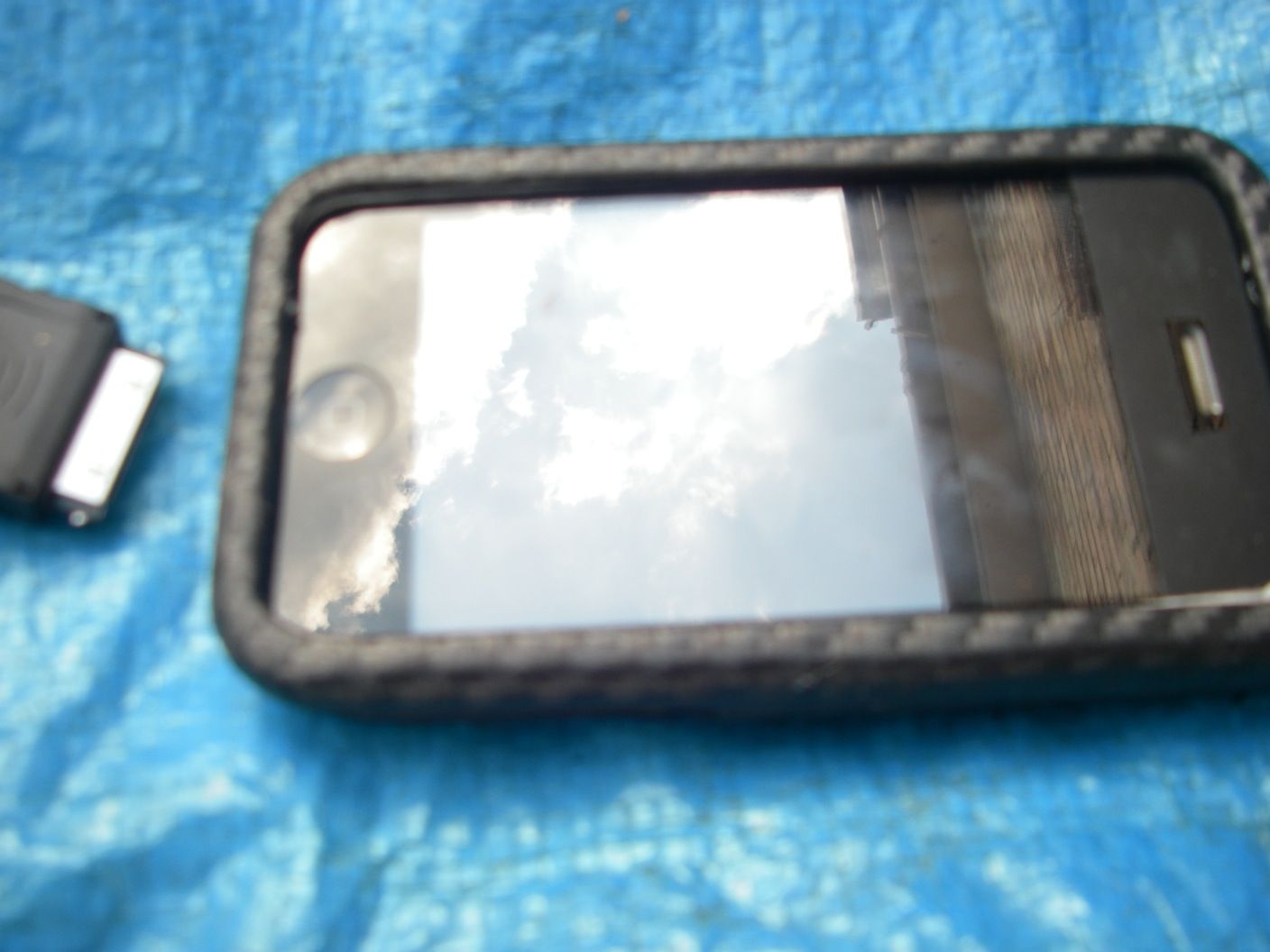Iphone- Broken Charger Socket Repair Bodge. : 4 Steps - Instructables