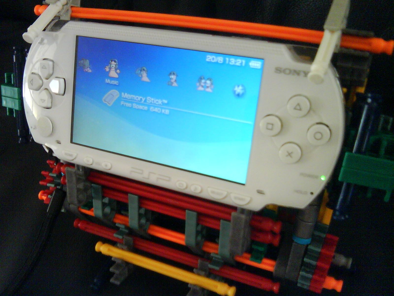 Knex PSP Dock - Instructables