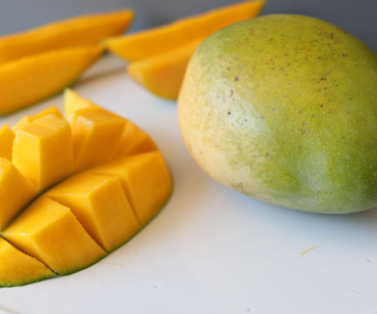 How to Eat a Mango : 7 Steps (with Pictures) - Instructables