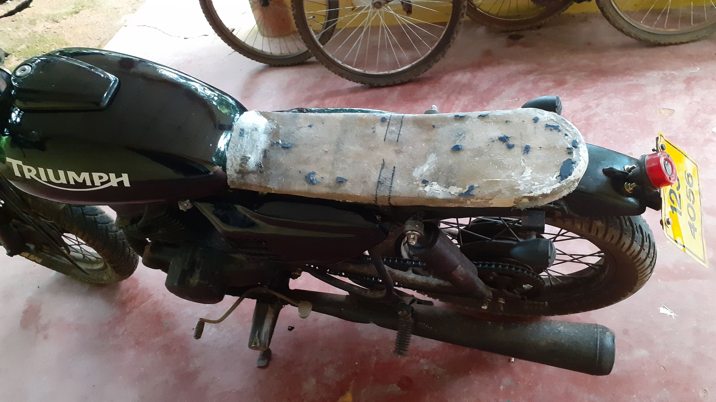 Old Cd125 Benly Transforming to a Cafe Racer : 5 Steps - Instructables