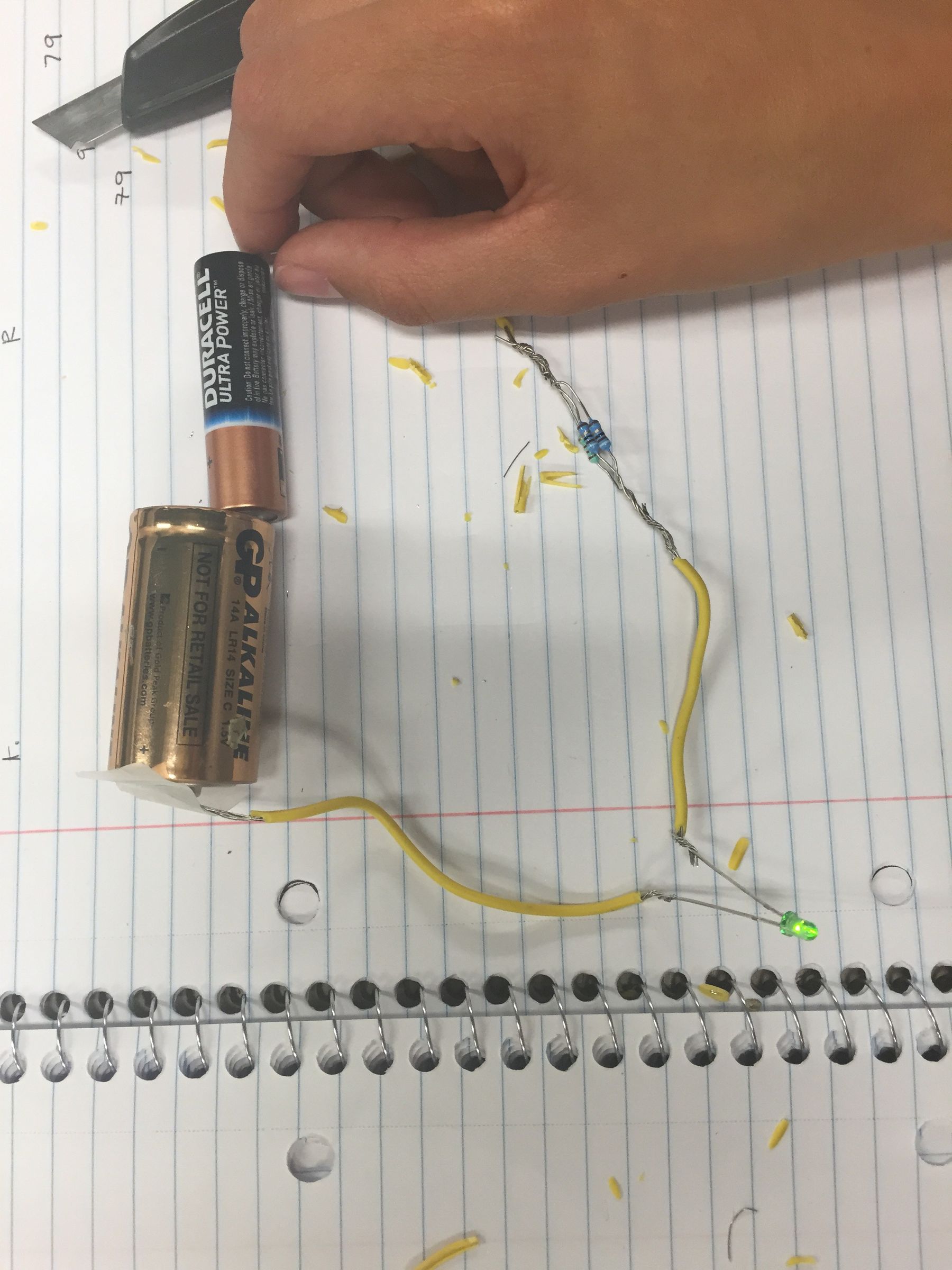 Circuito Con Un Foco LED Usando Resistencias : 4 Steps - Instructables