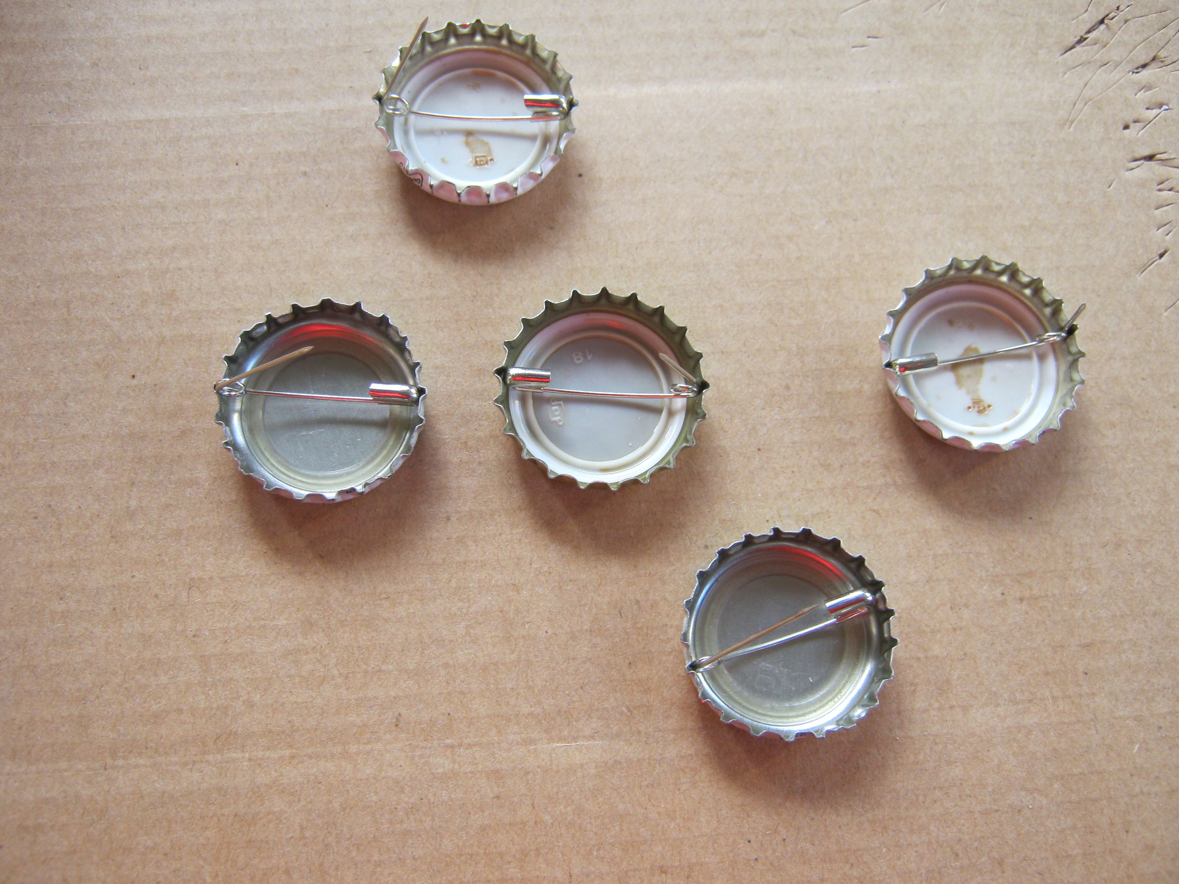 Beer Cap Buttons : 4 Steps - Instructables