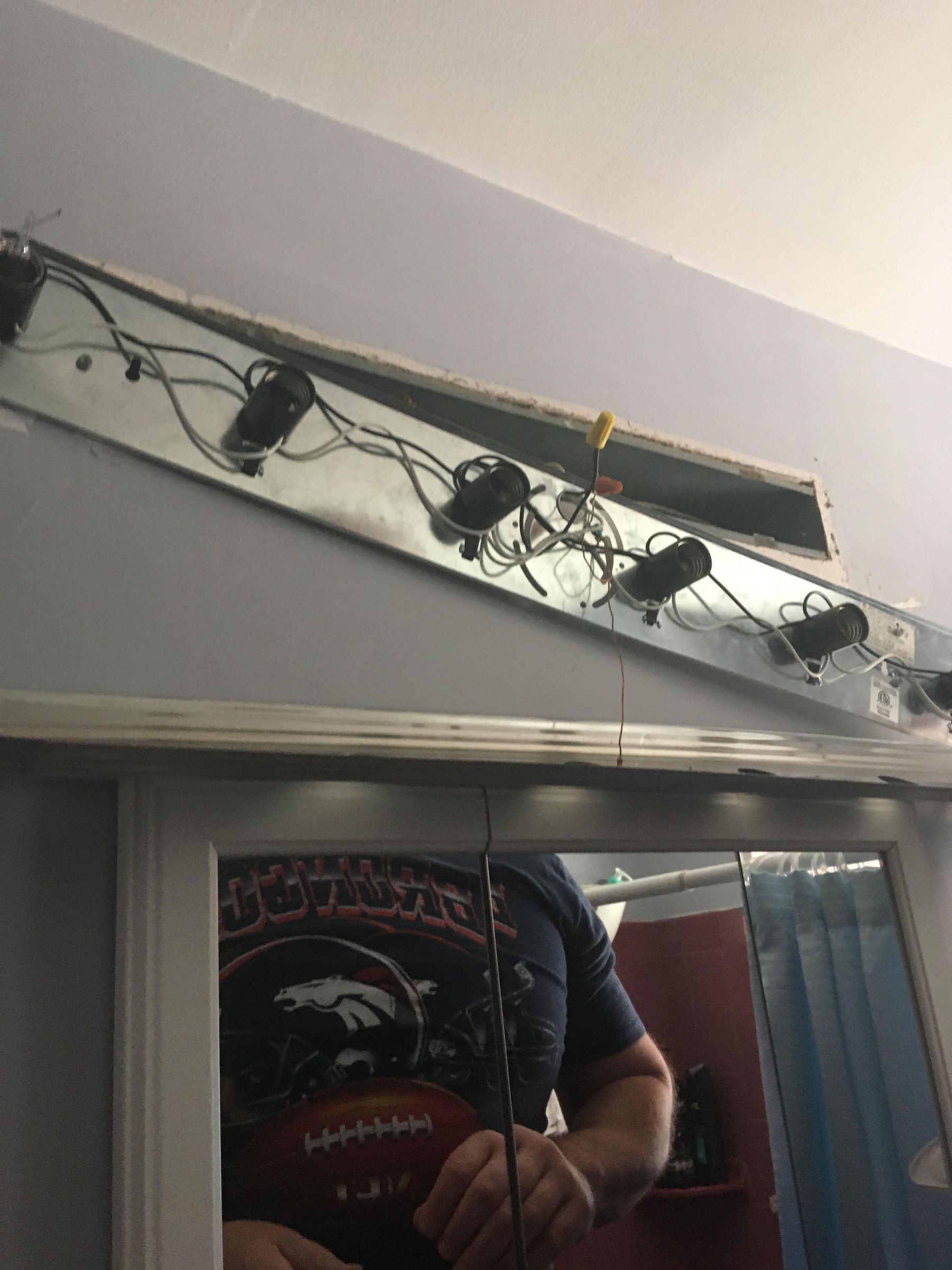 Replacing Light Fixture : 4 Steps - Instructables