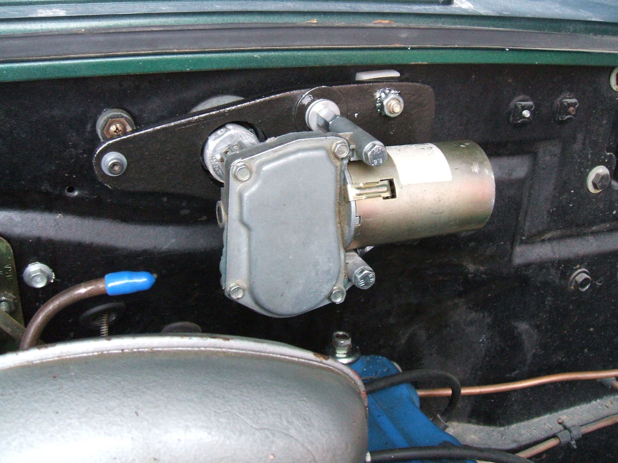 Classic Car Windshield Wiper Vacuum Motor Replacement : 20 Steps (with ...