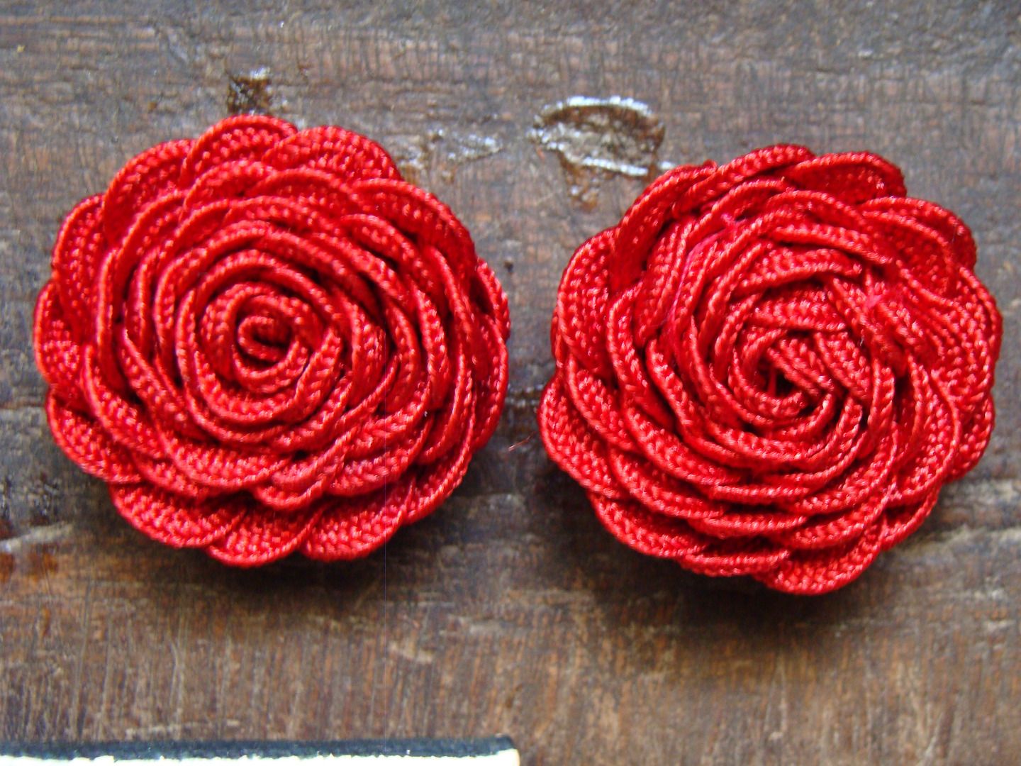 DIY Ric Rac Ribbon Rose : 10 Steps (with Pictures) - Instructables