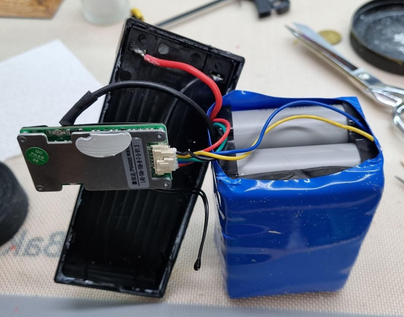 Power Bank From Old UPS Batteries : 5 Steps - Instructables