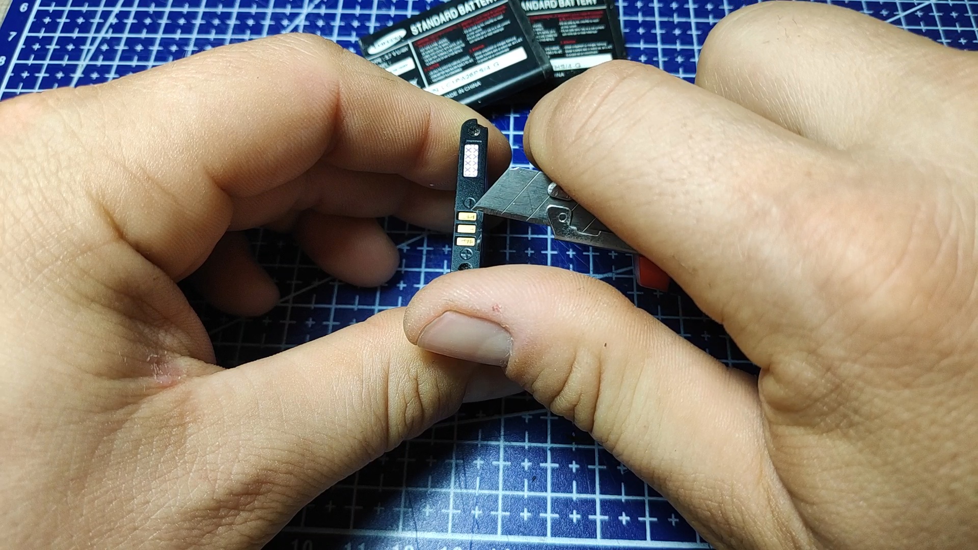 DIY Mobile Phone Battery Power Bank : 5 Steps - Instructables