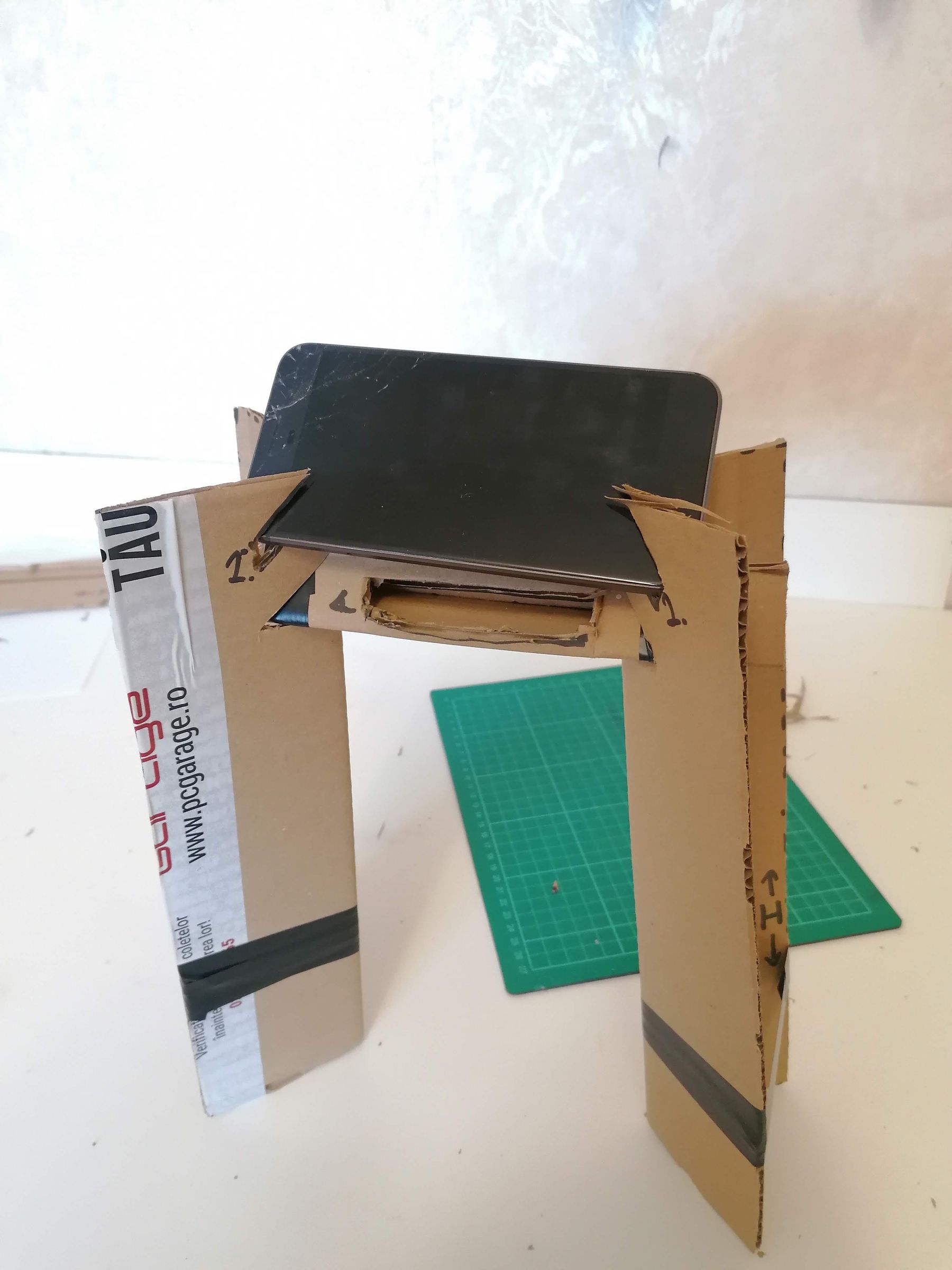 Cardboard Phone Holder (basic) for Sharing Work on Paper (RO/EN) : 6 ...