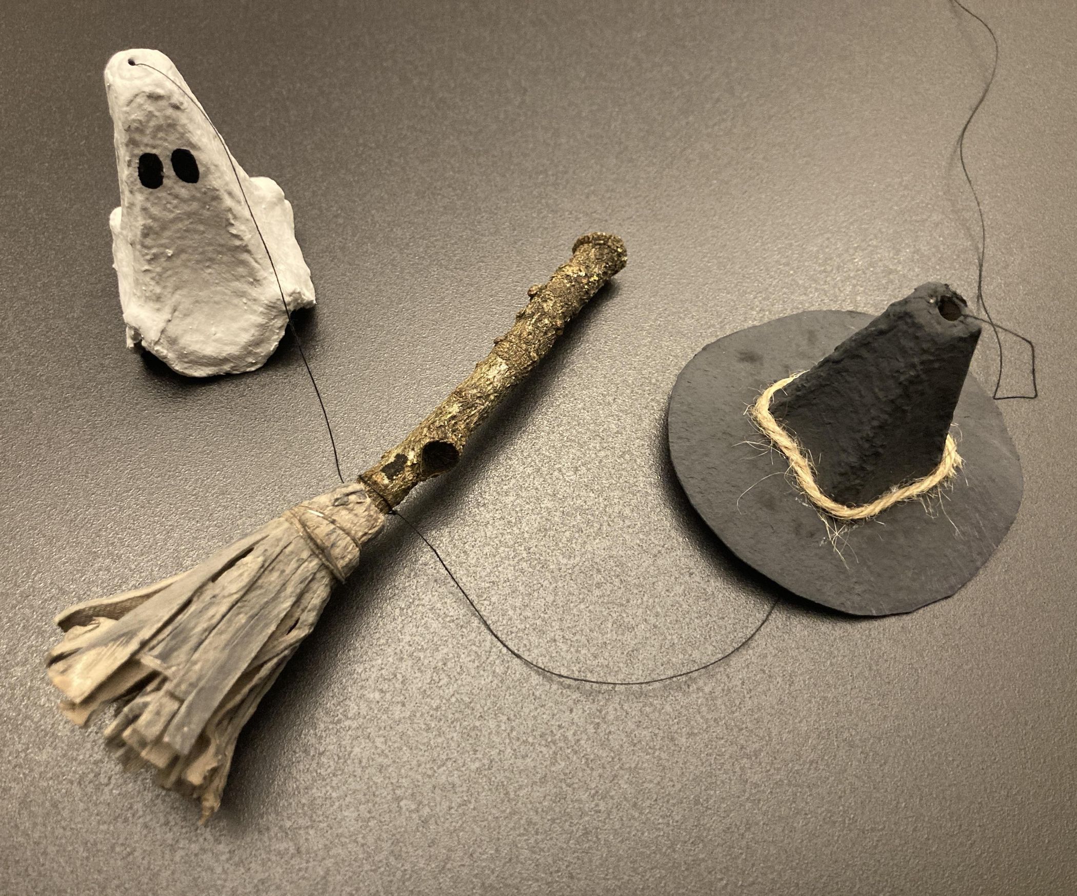 👻🧙‍♀️🧹 Spooky Egg Carton Magic: DIY Hanging Ghosts, Witches’ Brooms ...