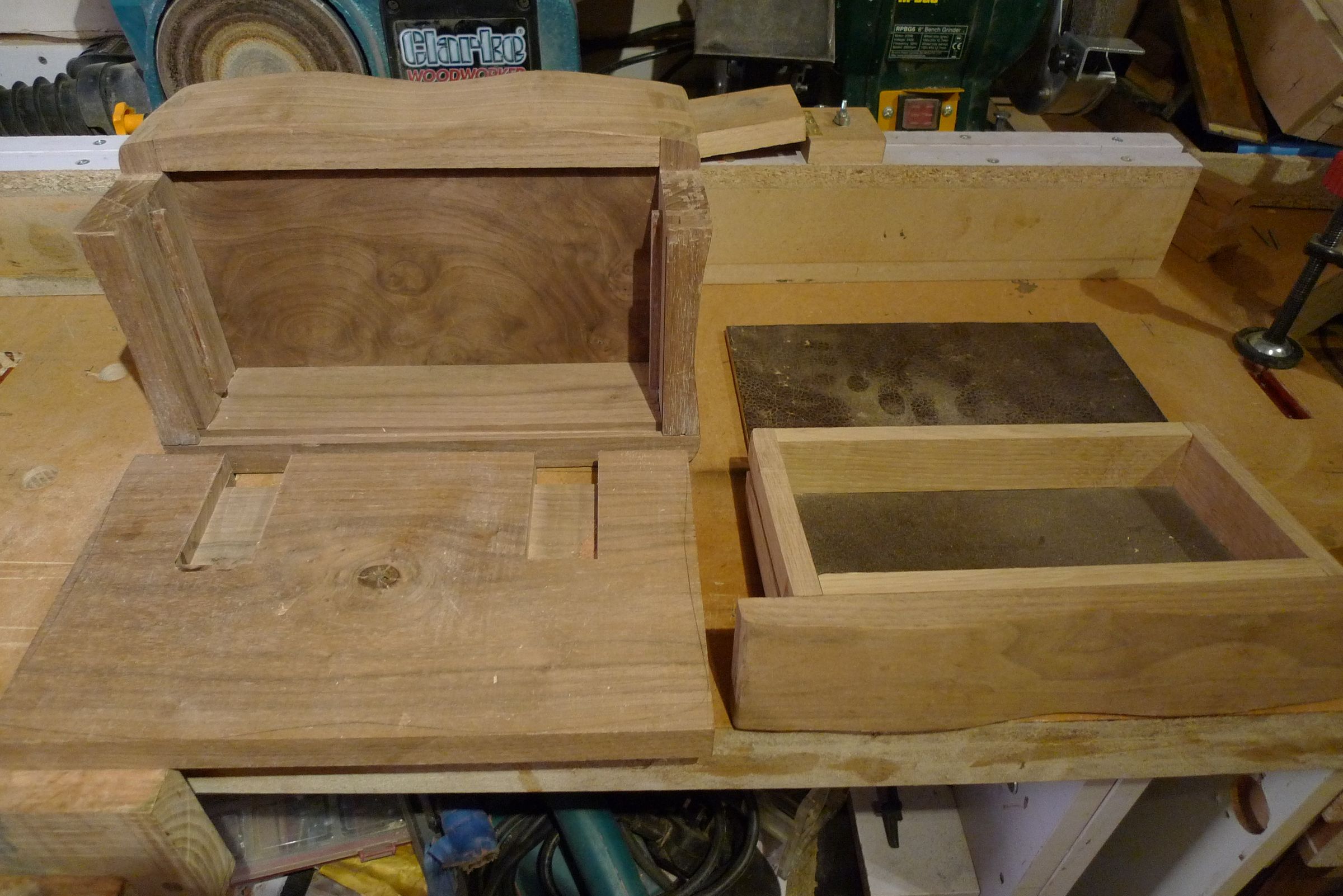 Finishing Walnut Box With Integral Hinge : 7 Steps (with Pictures ...
