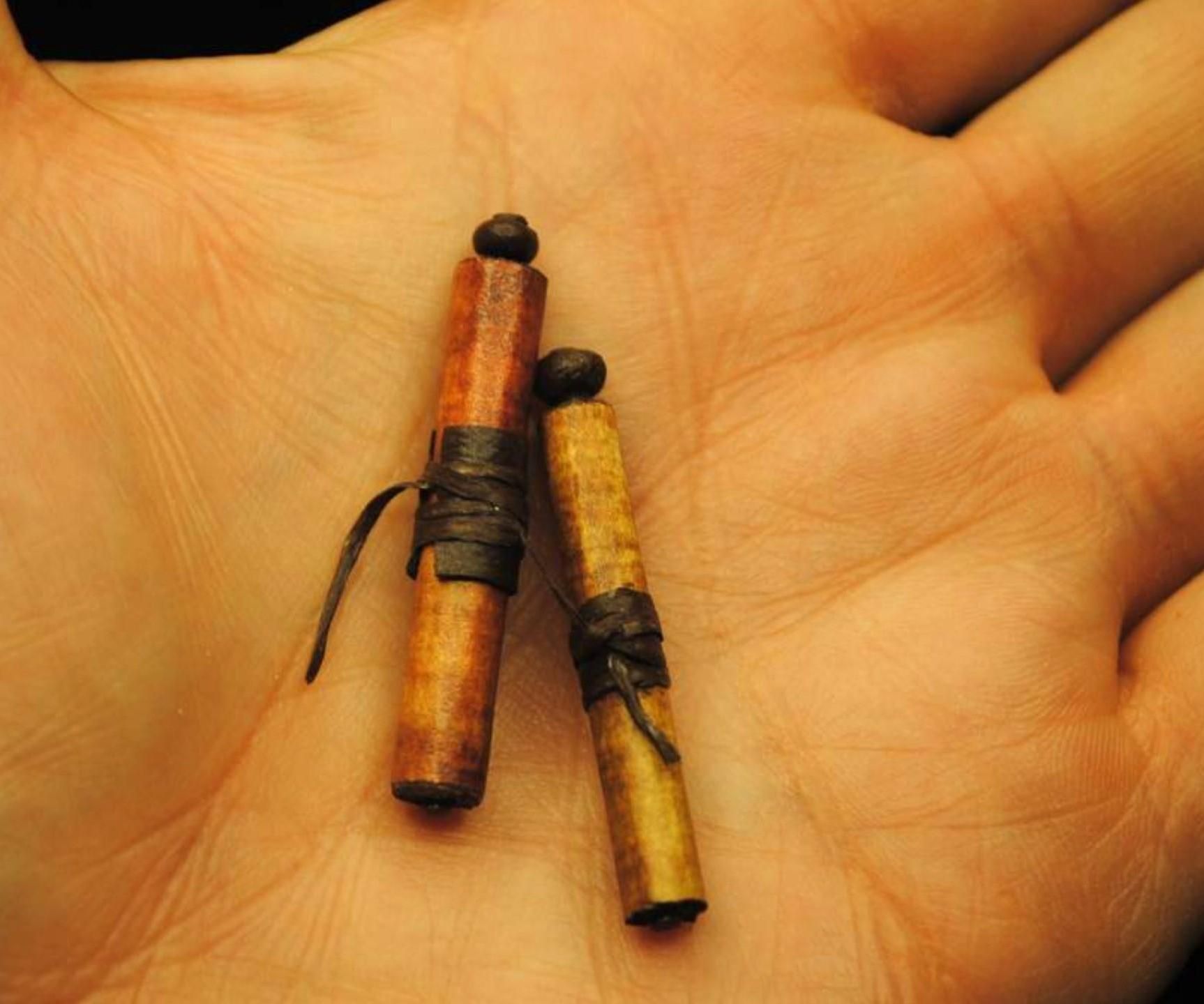 📜 DIY Mini Medieval Manuscript Scrolls - With Wax Seals and Illuminated ...