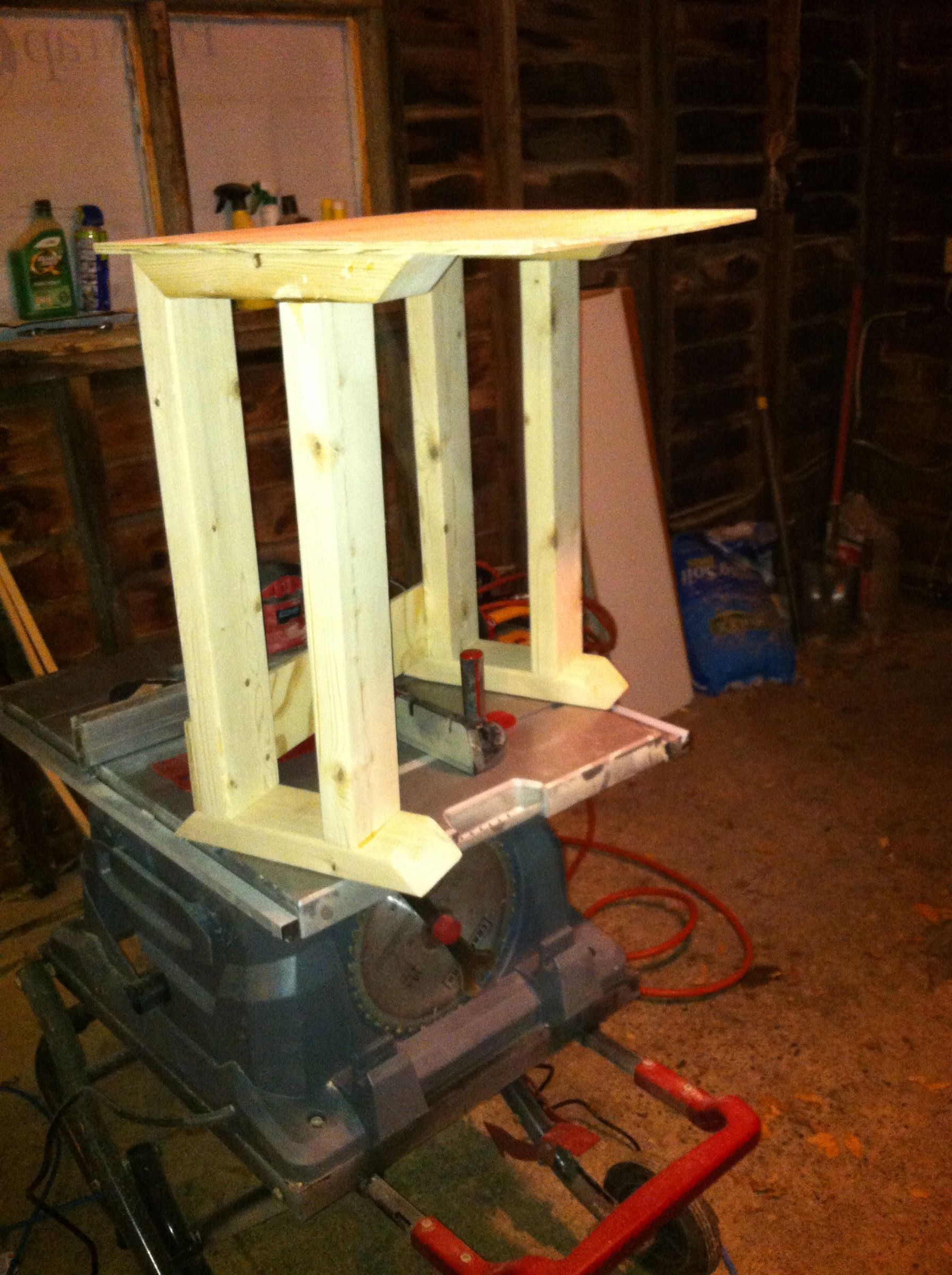 Simple Dorm Table : 8 Steps (with Pictures) - Instructables