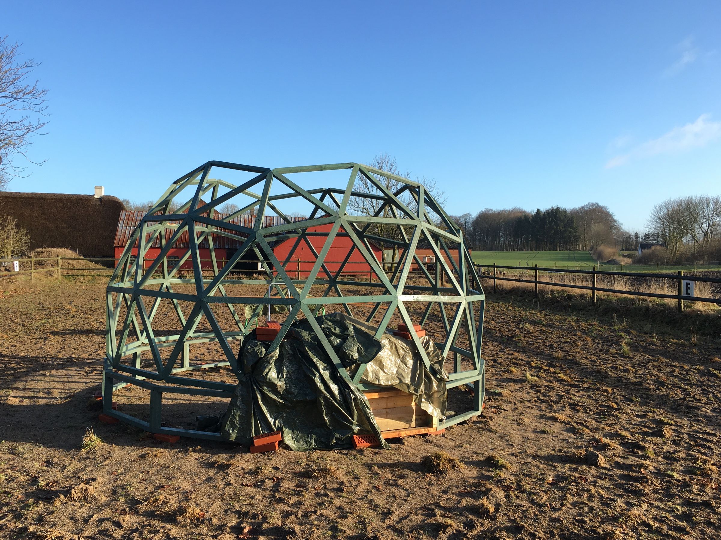 SELF-SUFFICIENT DOME : 19 Steps (with Pictures) - Instructables