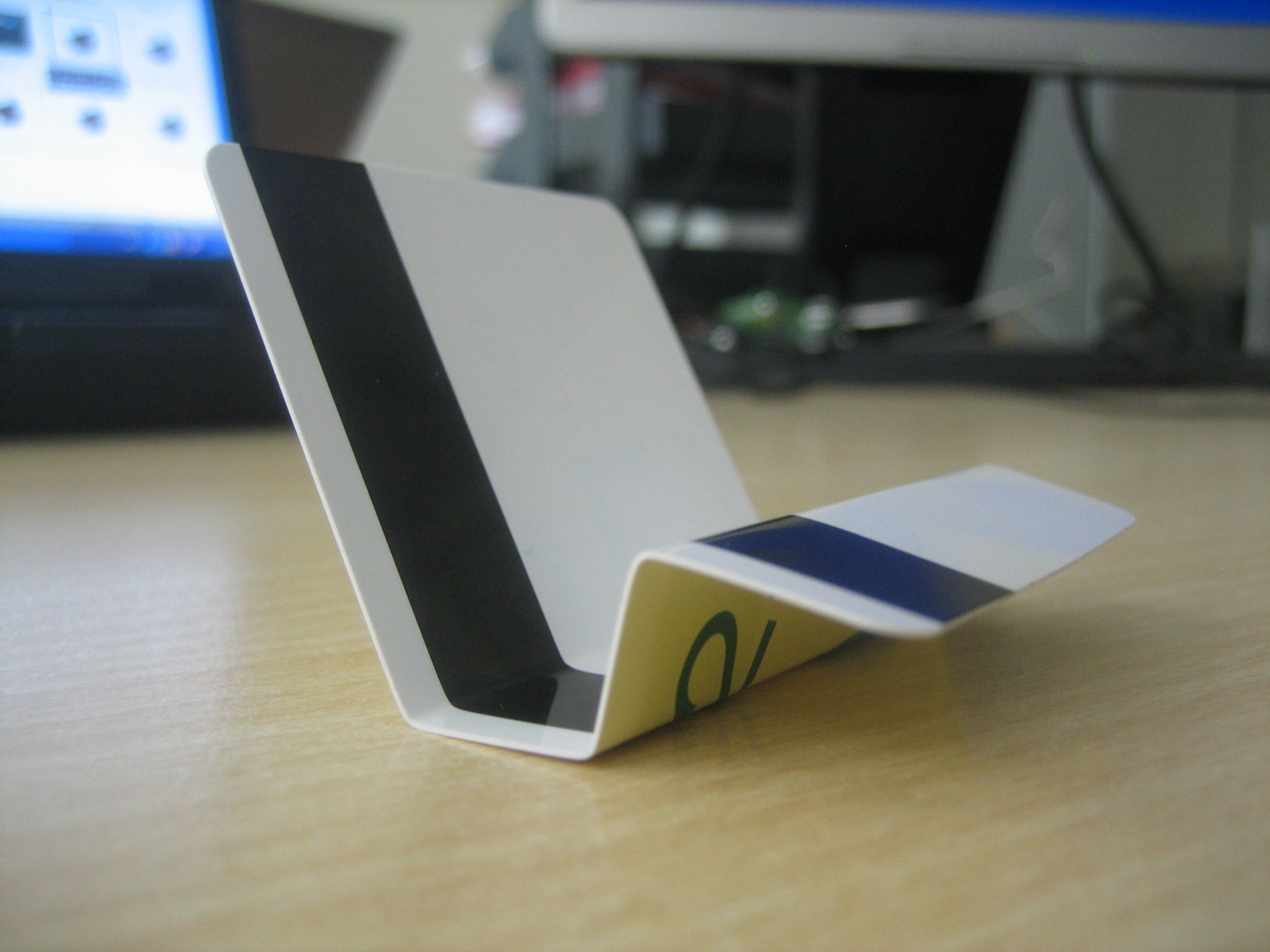 Yet Another Minute Mobile Stand : 3 Steps - Instructables