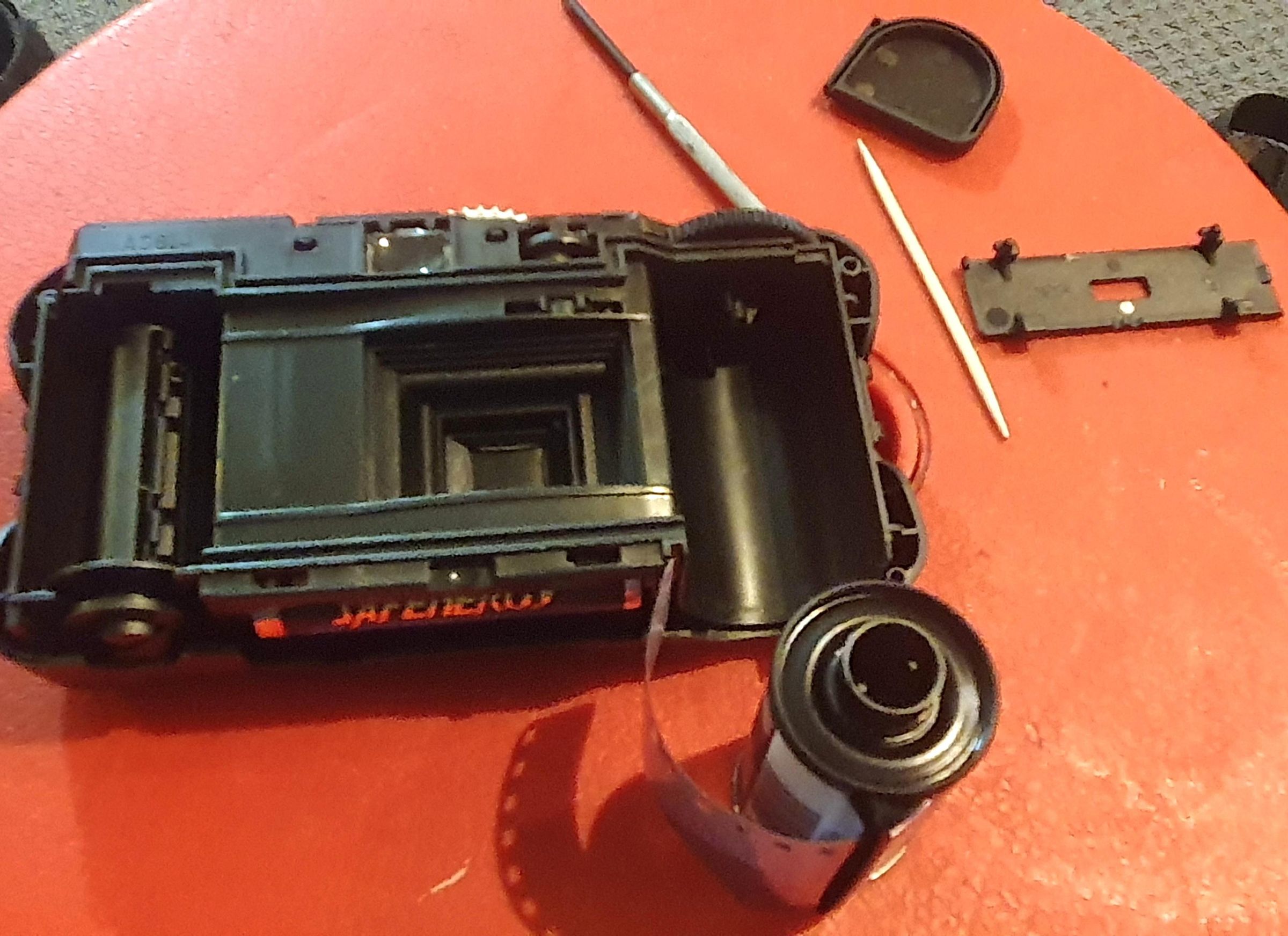 Reloading Kodak's Disposable Camera With Film : 10 Steps - Instructables