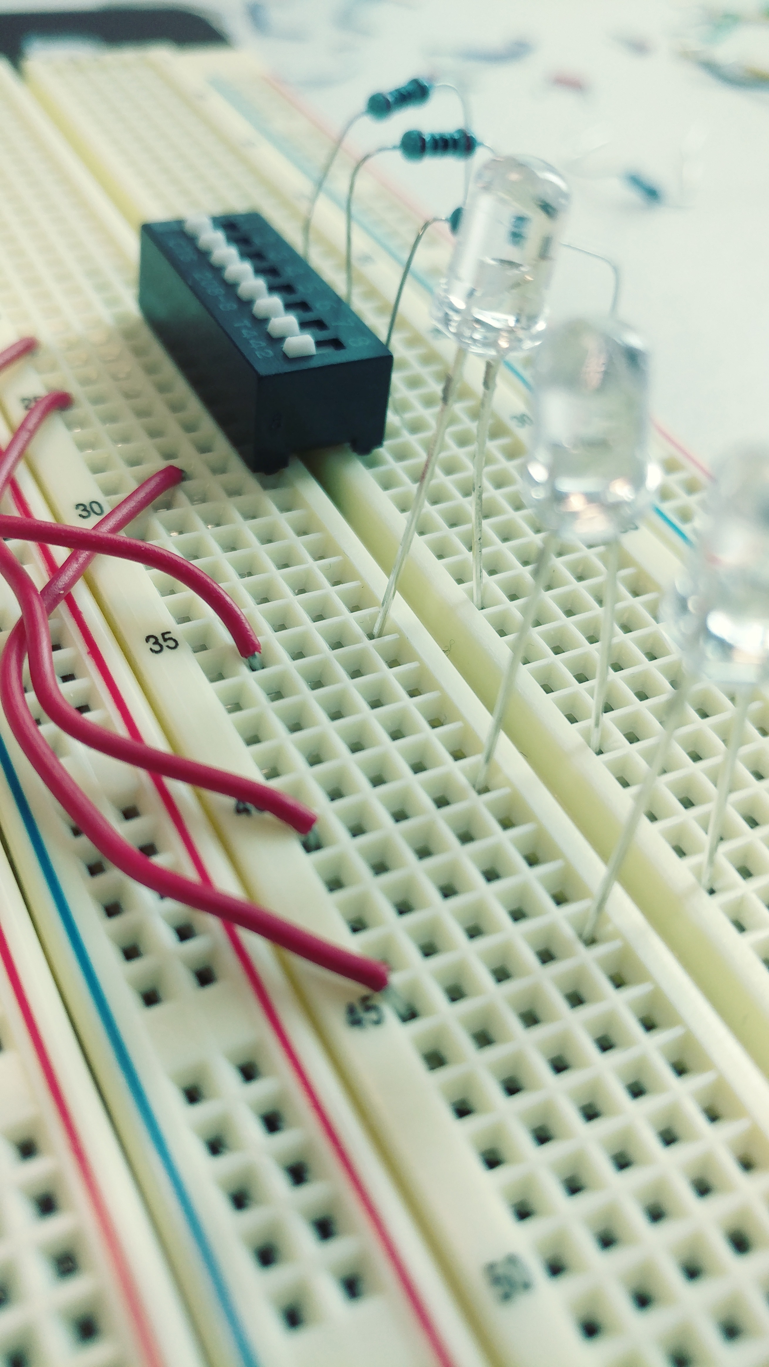 How to Make a Simple LED Circuit : 10 Steps - Instructables