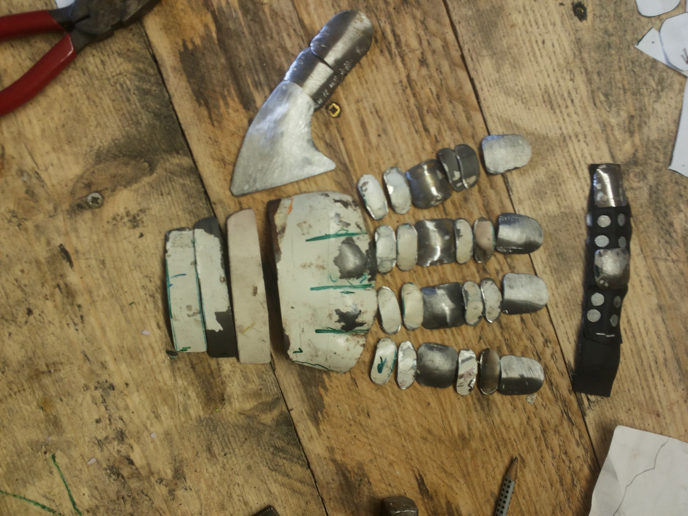 Medieval Visby Gauntlet : 7 Steps (with Pictures) - Instructables