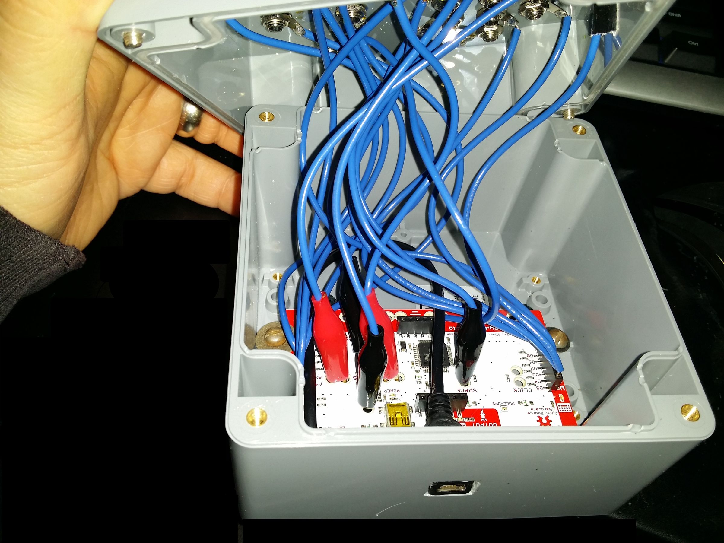 Kid-proof Makey-Makey Box : 3 Steps - Instructables