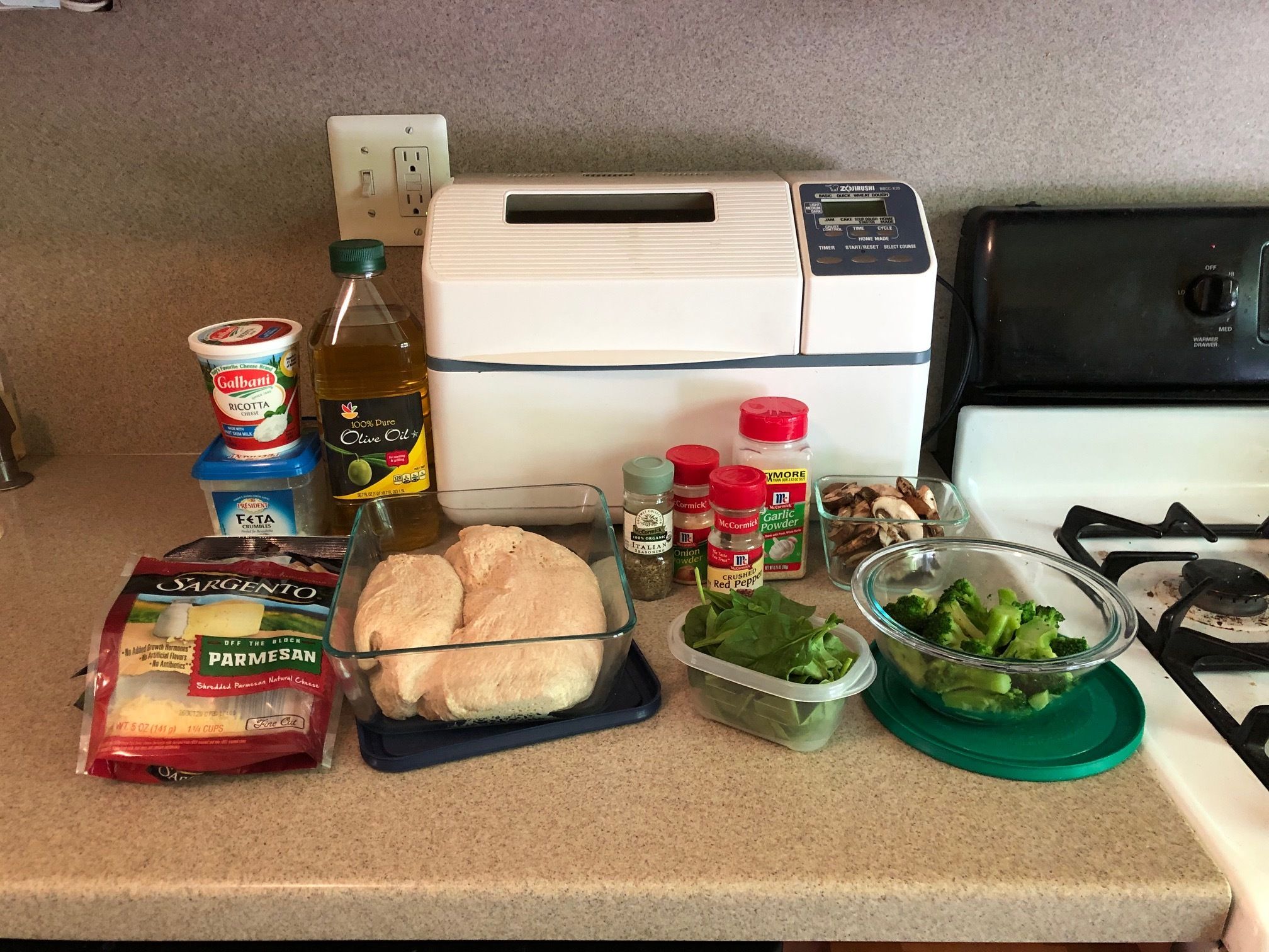 Broccoli, Spinach and Mushroom Calzone in the Bread Machine : 8 Steps ...