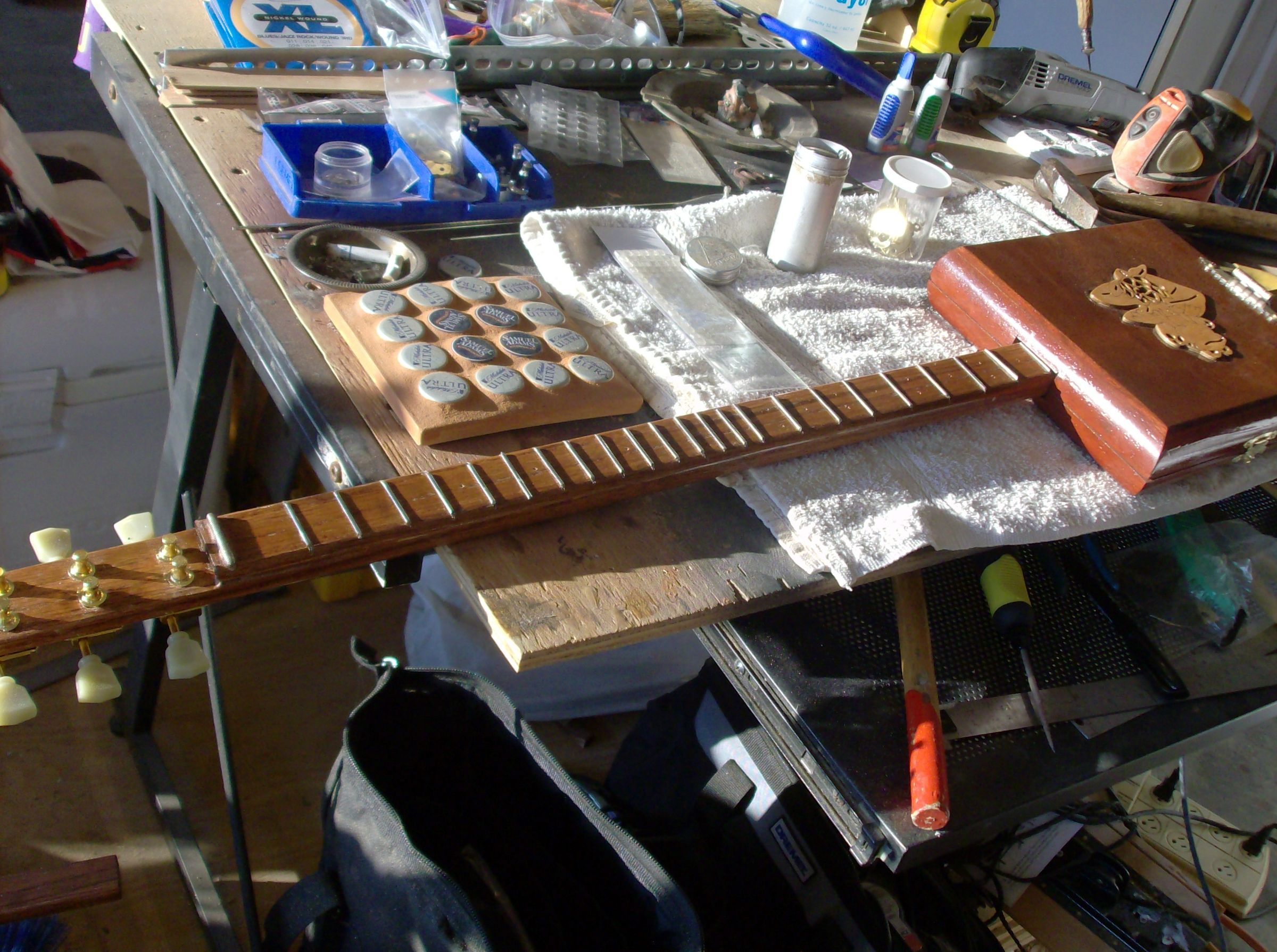 Frog Thumper Cigar Box Guitar - Instructables