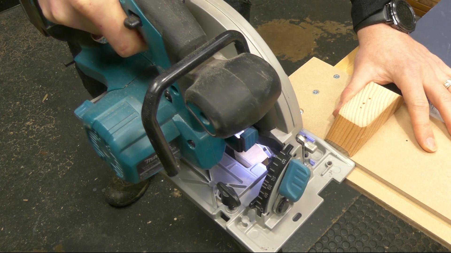 5 Simple and Essential Power Tool Woodworking Jigs : 6 Steps (with ...