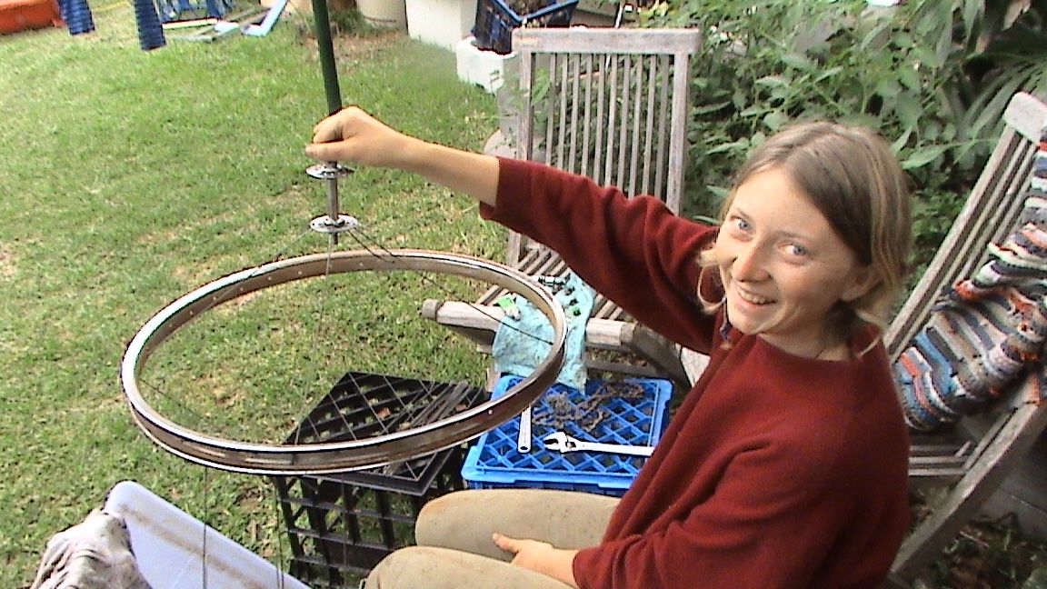 How to Make a Spinning Pot or Zine Rack From an Old Bike Wheel : 7 ...
