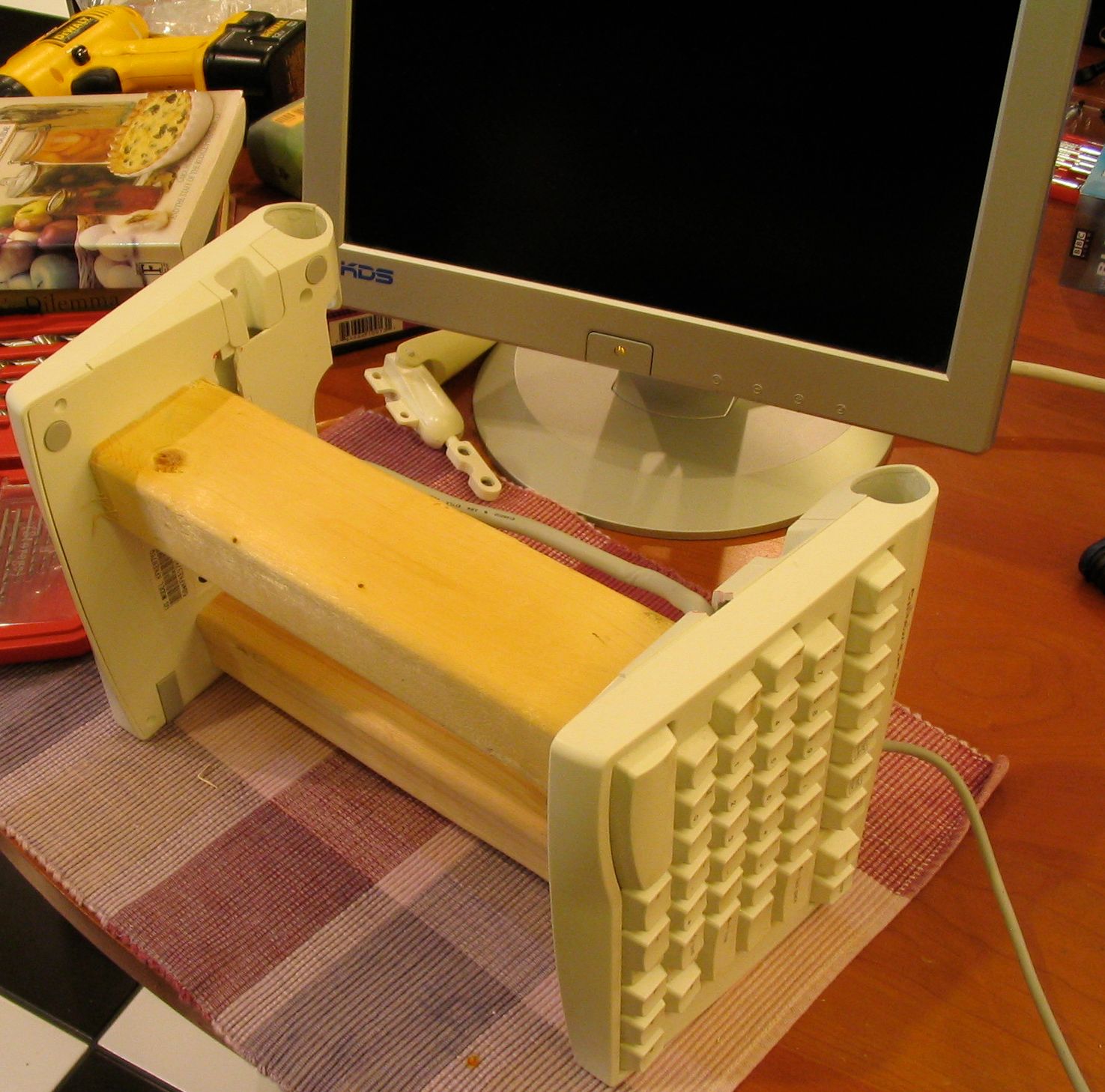 How to Make a Vertical, Ergonomic (tie-fighter) Keyboard : 7 Steps ...