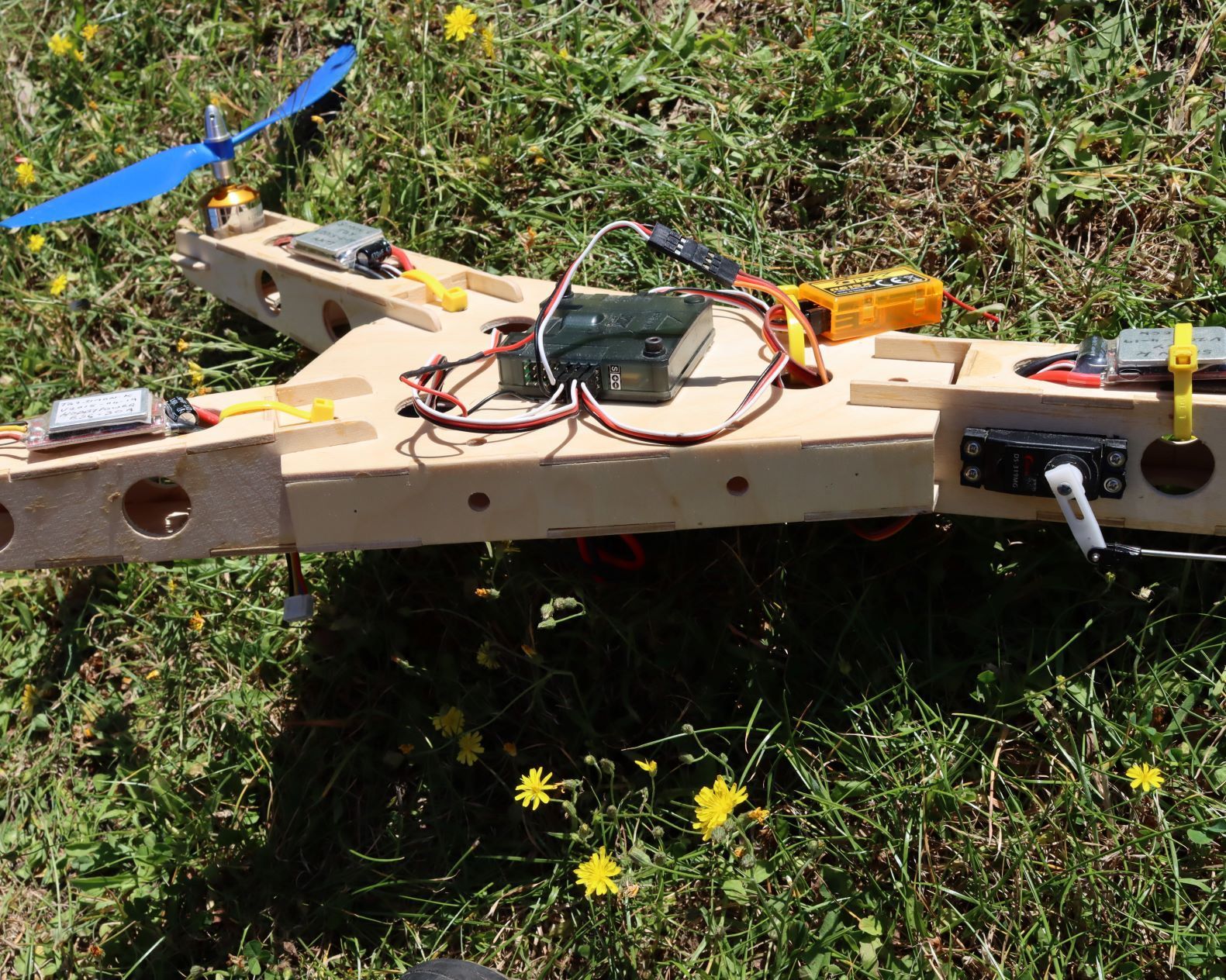 Tricopter With Front Tilting Motor. : 5 Steps (with Pictures ...
