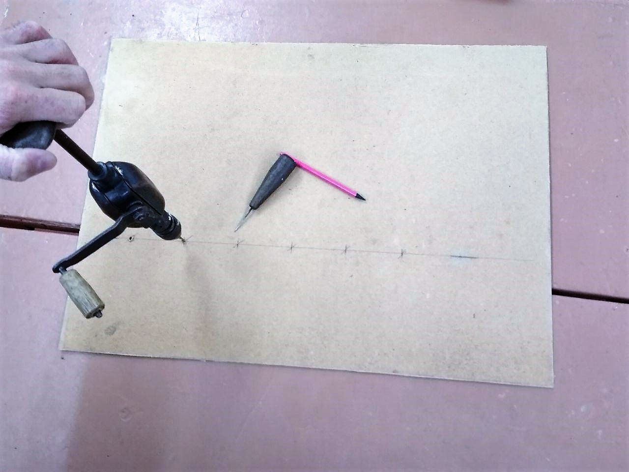 Visual Stand "Evolution of the Computer Mouse" : 8 Steps - Instructables