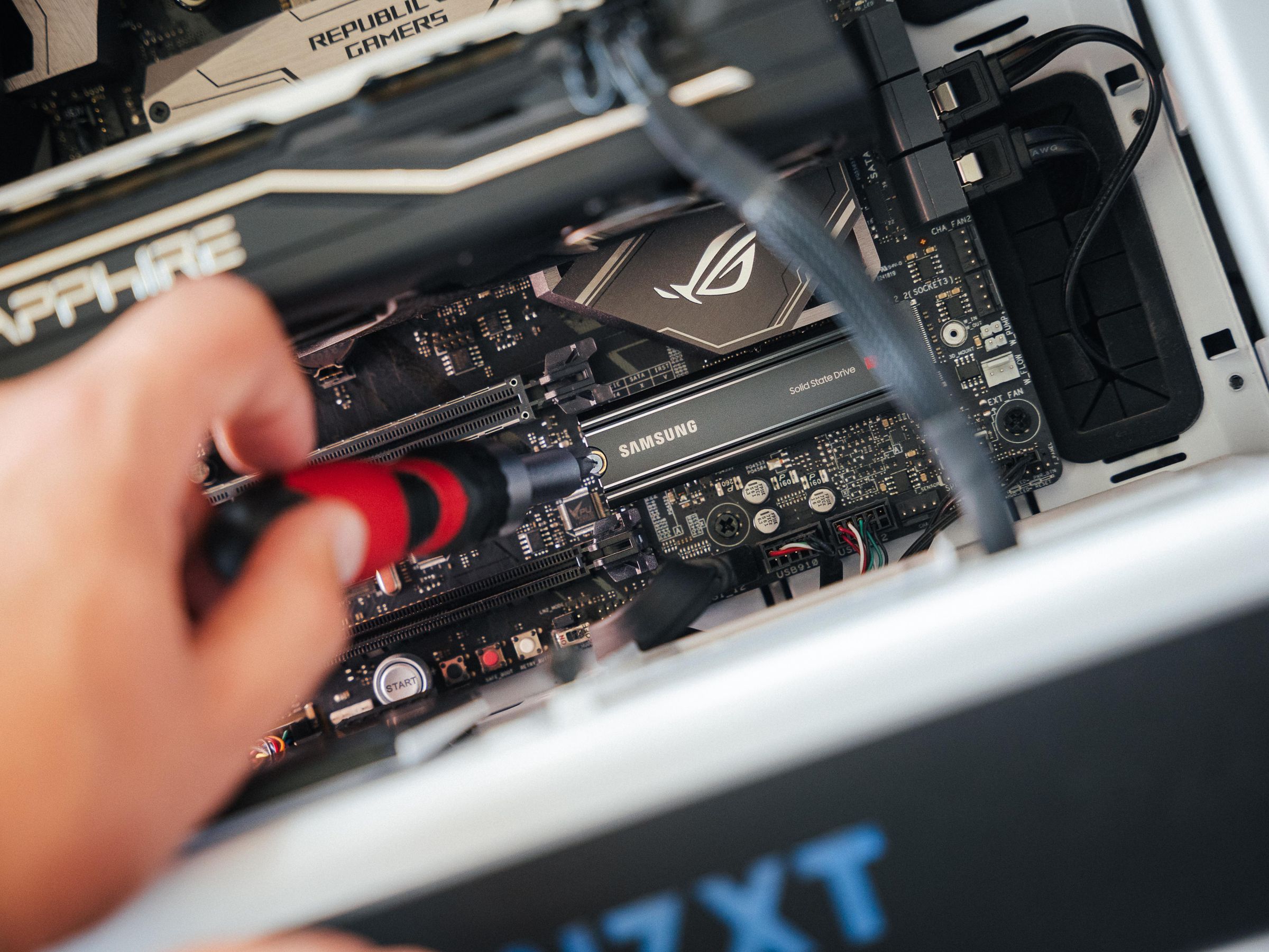 How to Build a PC: a Step-by-Step Guide : 12 Steps - Instructables
