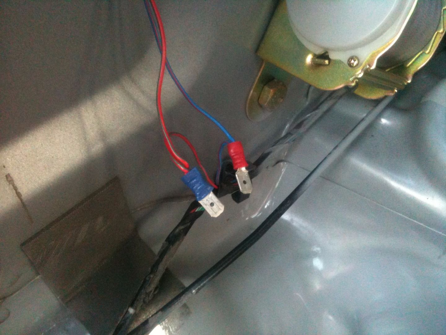 Trunk 12V Socket/plug for a Car : 5 Steps - Instructables