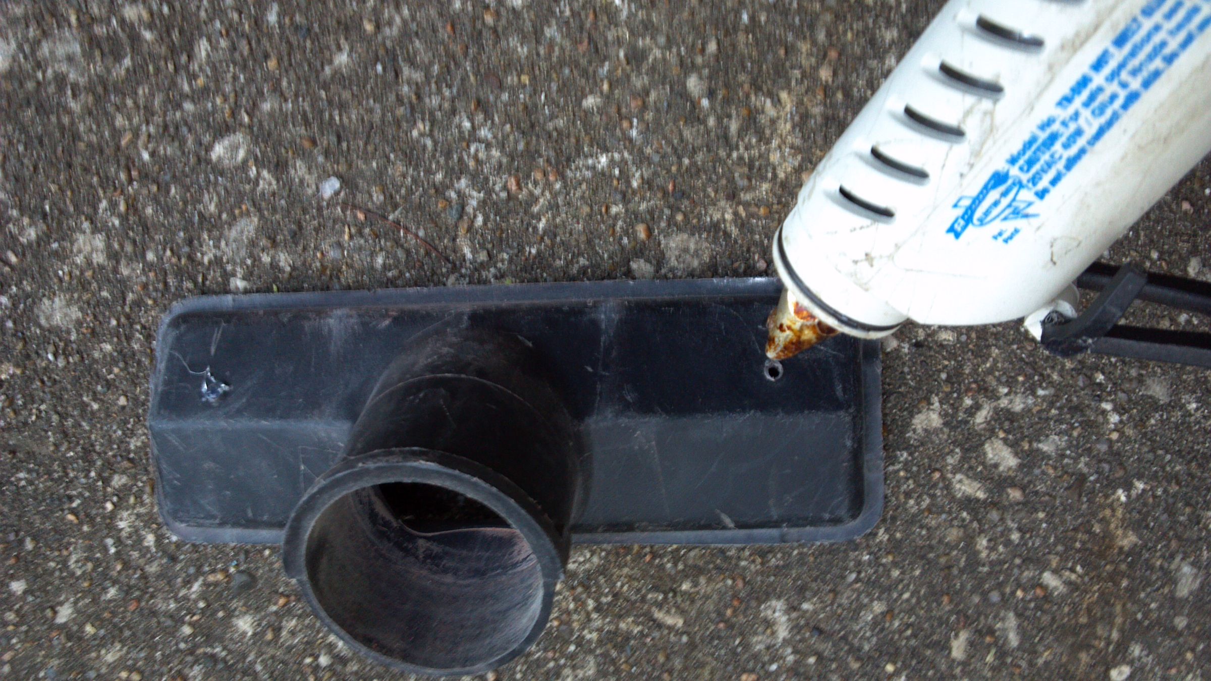 Dust Minimizing Vacuum Cleaner Shroud for Hammer Drilling Indoors ...