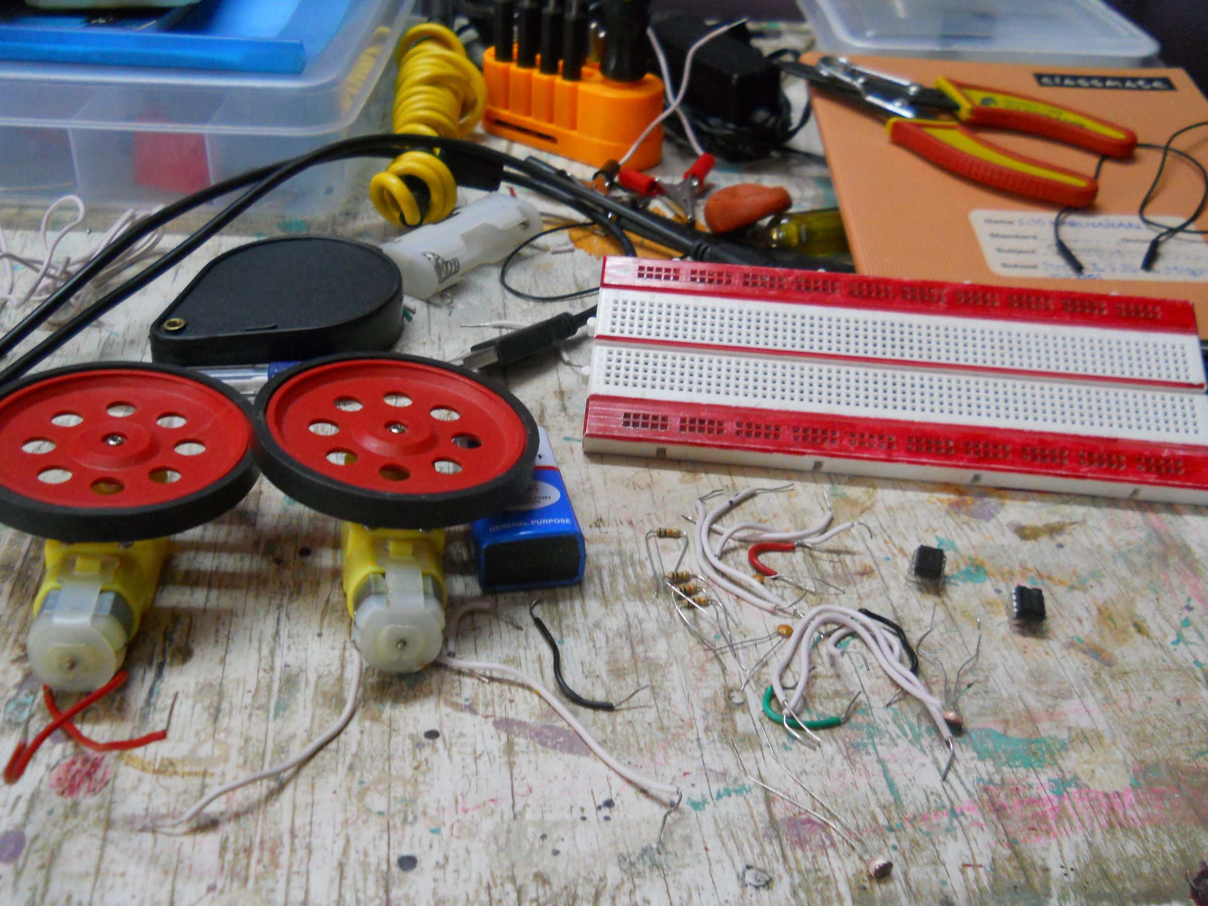 555 Timer Based Light Seeking Robot : 9 Steps - Instructables