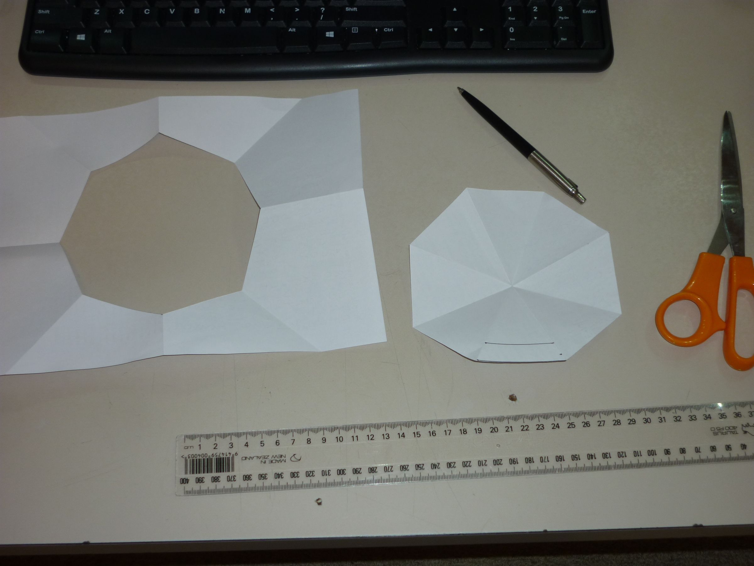 Sew an Octagonal Tablecloth Without a Pattern : 5 Steps - Instructables